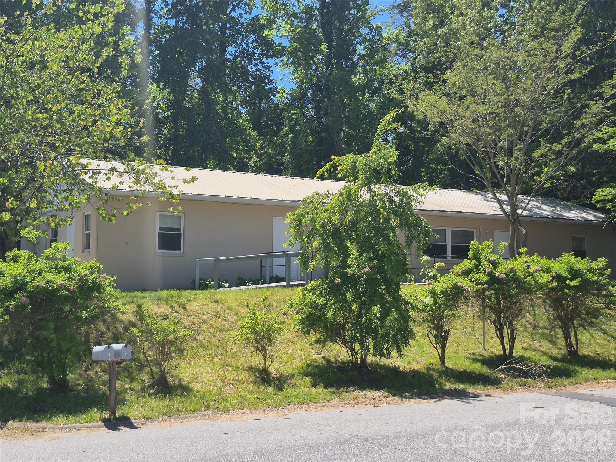 1745 Meadowbrook Terrace, Hendersonville, NC