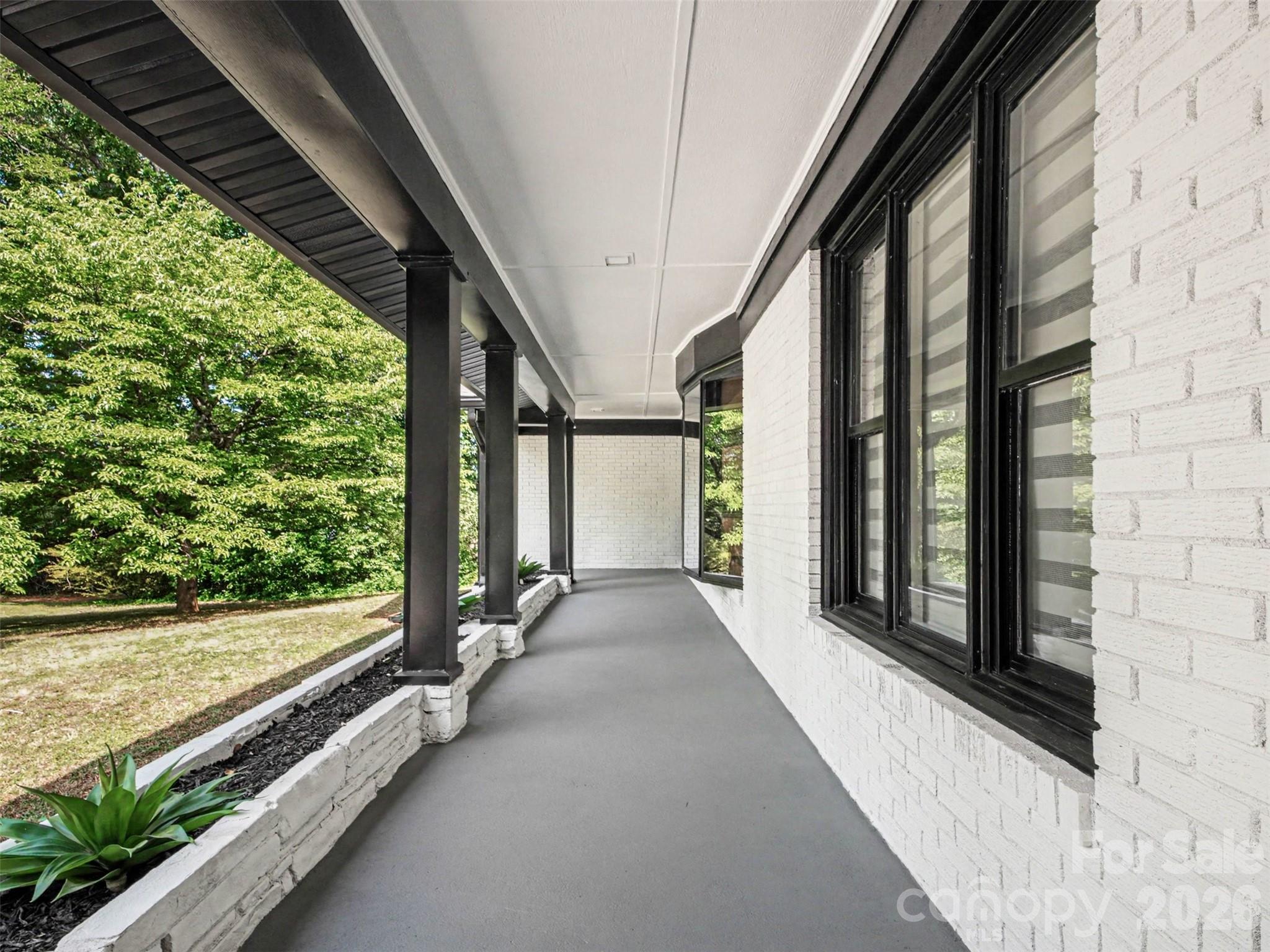Photo 6 of 1831 Elizabeth Oaks Avenue, Charlotte, NC
