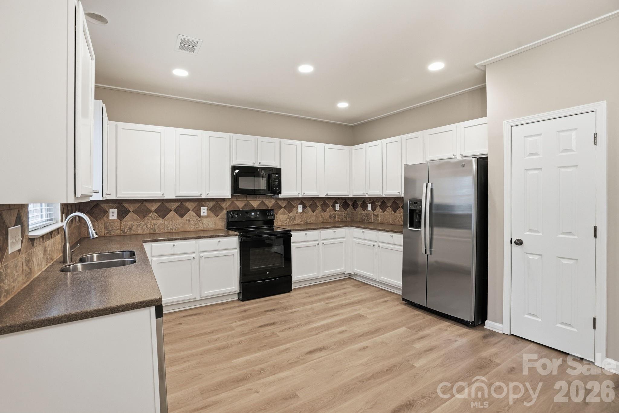 Photo 19 of 6427 Hermsley Road, Charlotte, NC