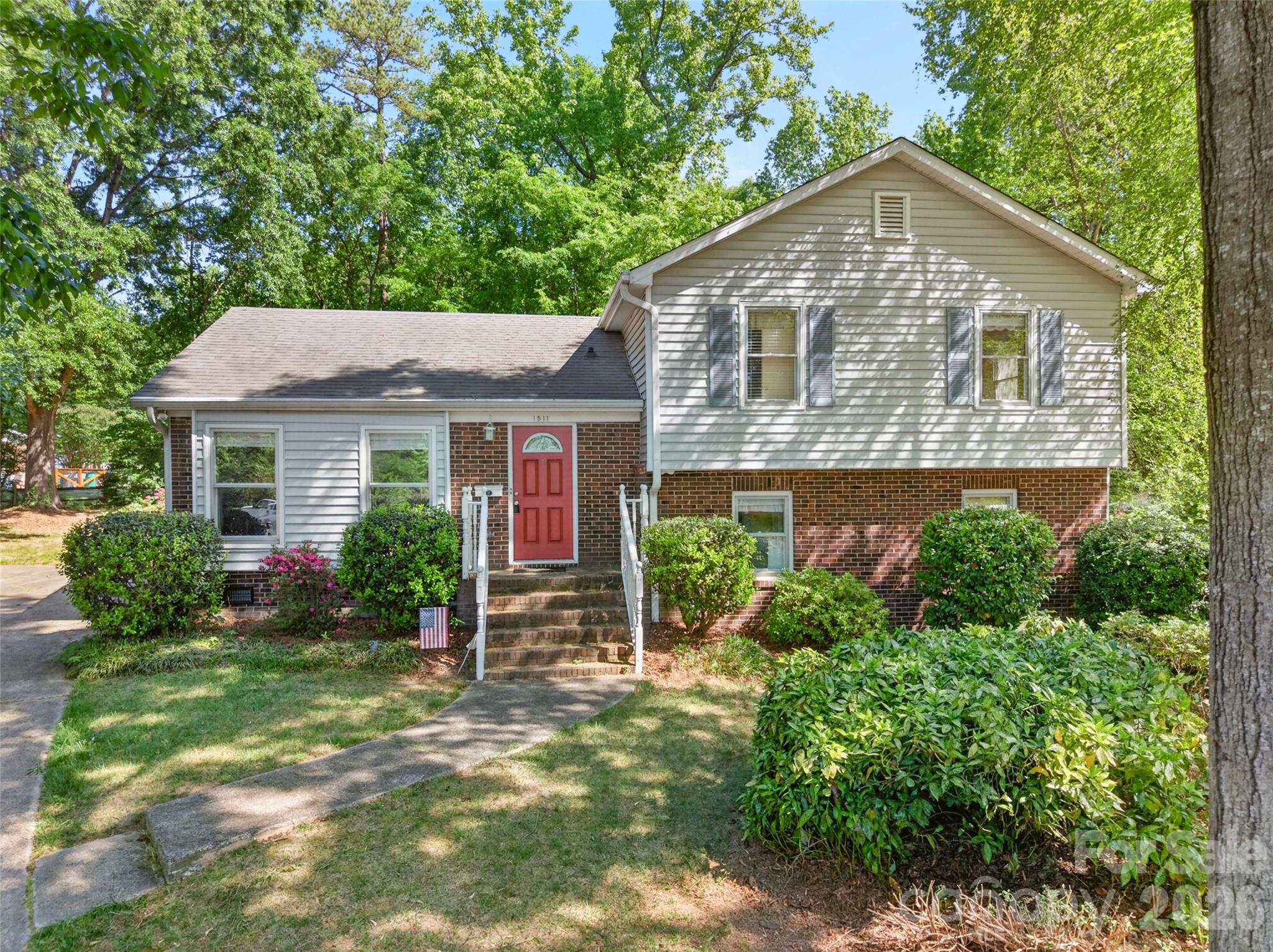 Photo 3 of 1511 Ormsby Court, Charlotte, NC