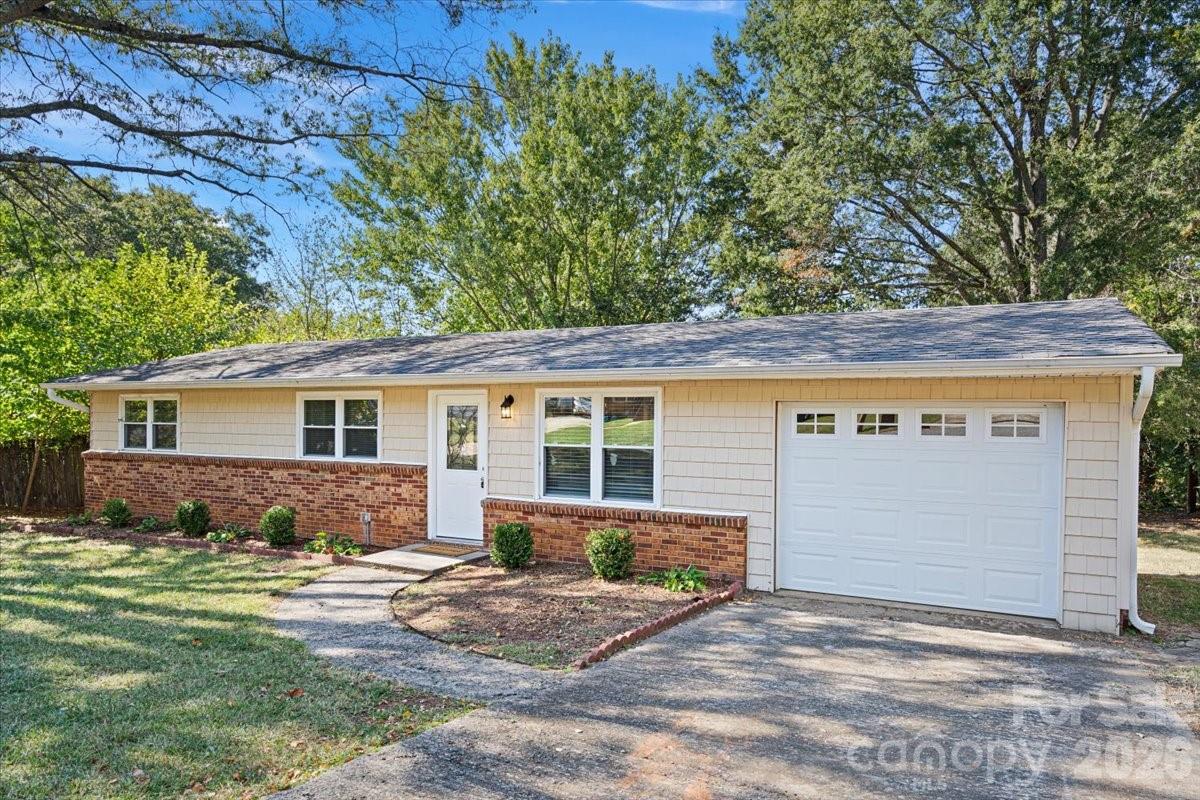 Photo 2 of 804 Princeton Drive, Kings Mountain, NC
