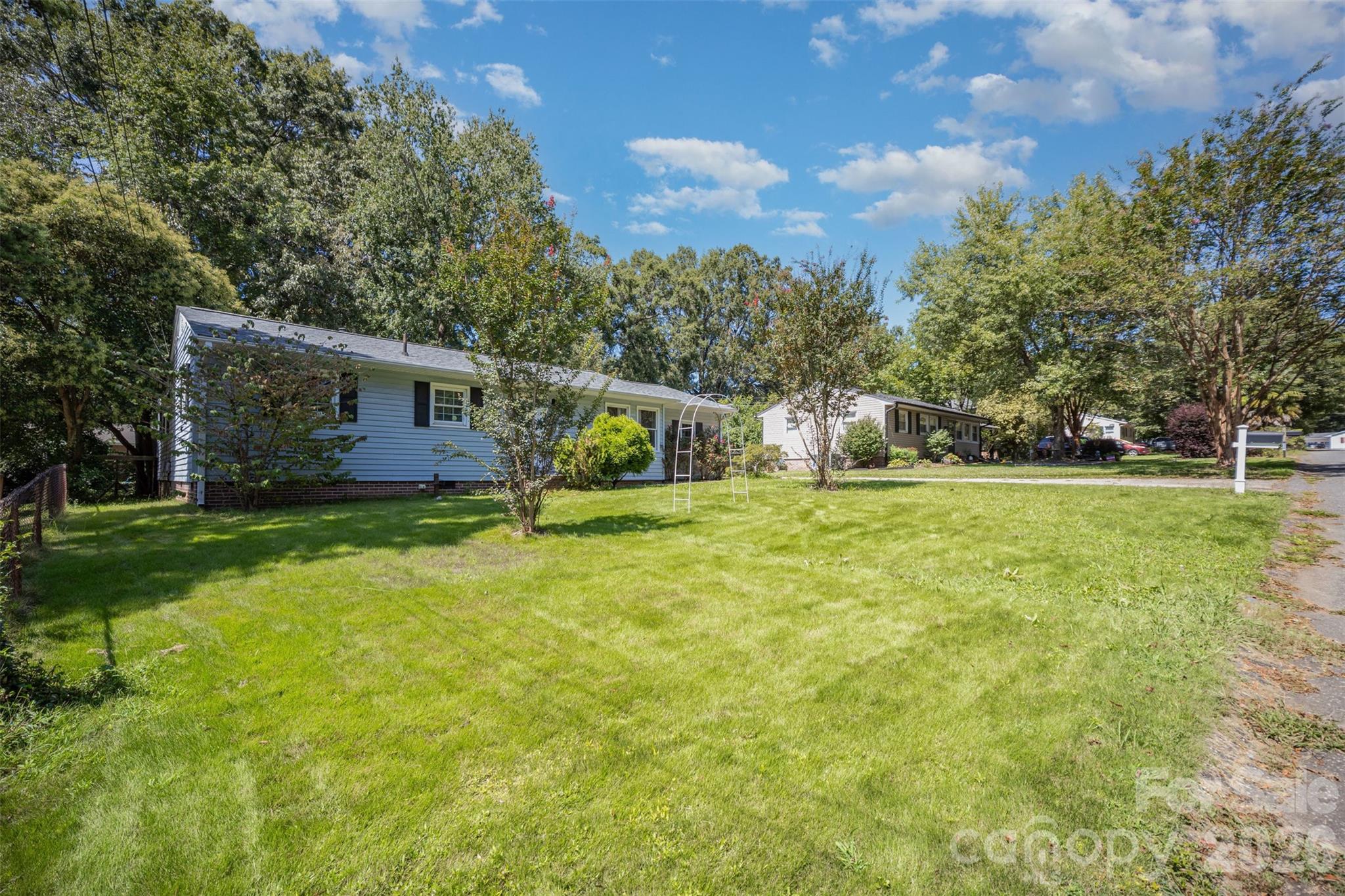 Photo 3 of 904 Timberlane Drive, Mount Holly, NC