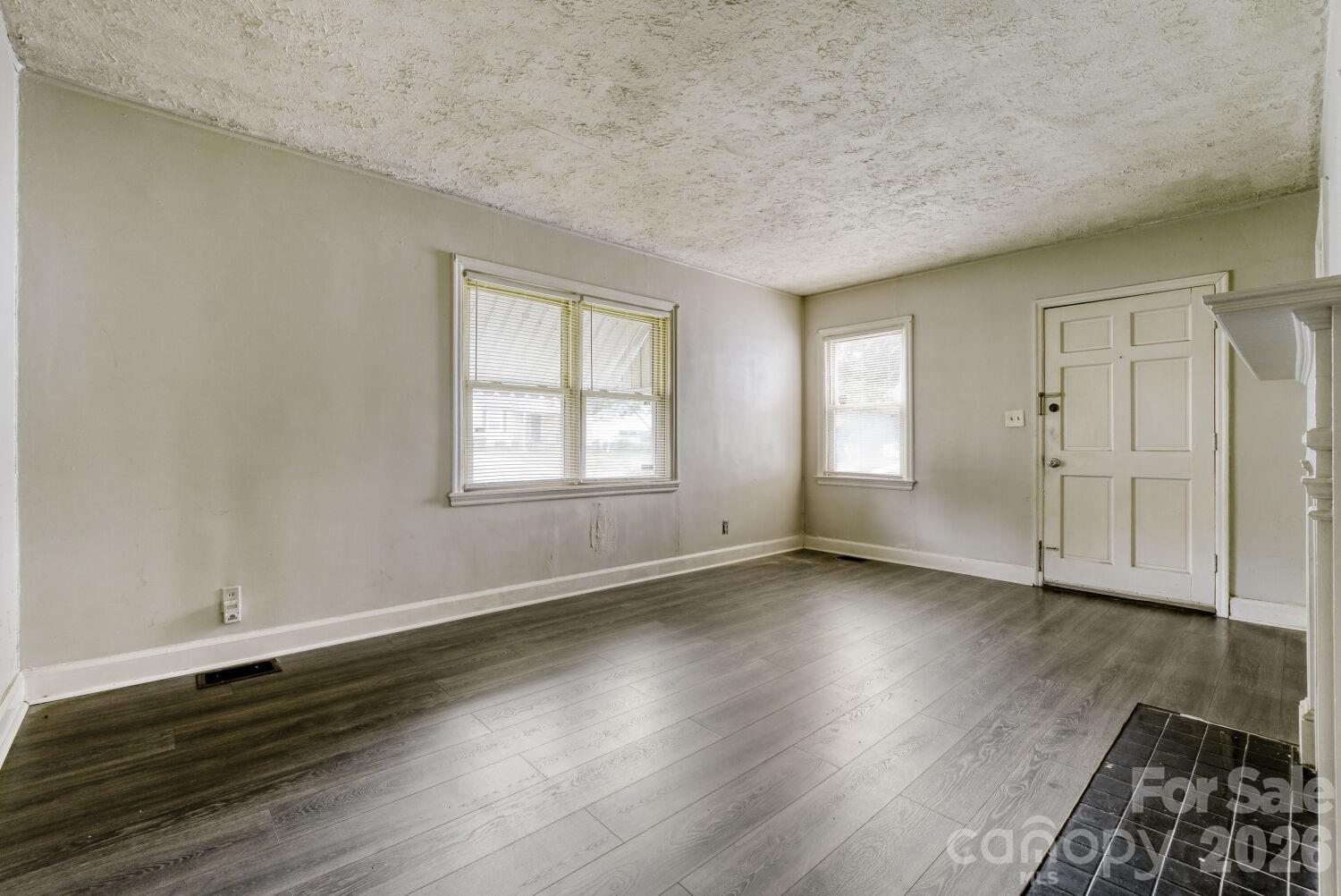 Home for sale at 2316 Edison Street, Charlotte, NC — photo 3 of 11