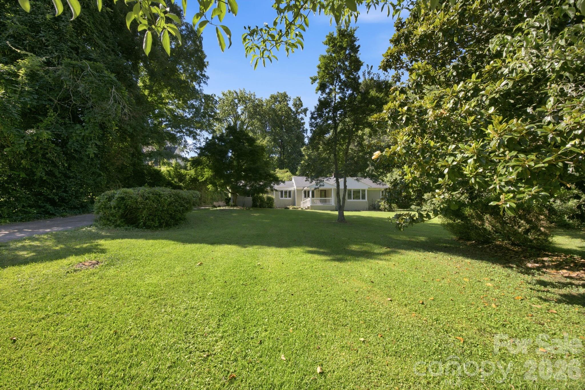 Home for sale at 827 Jefferson Drive, Charlotte, NC — photo 1 of 9