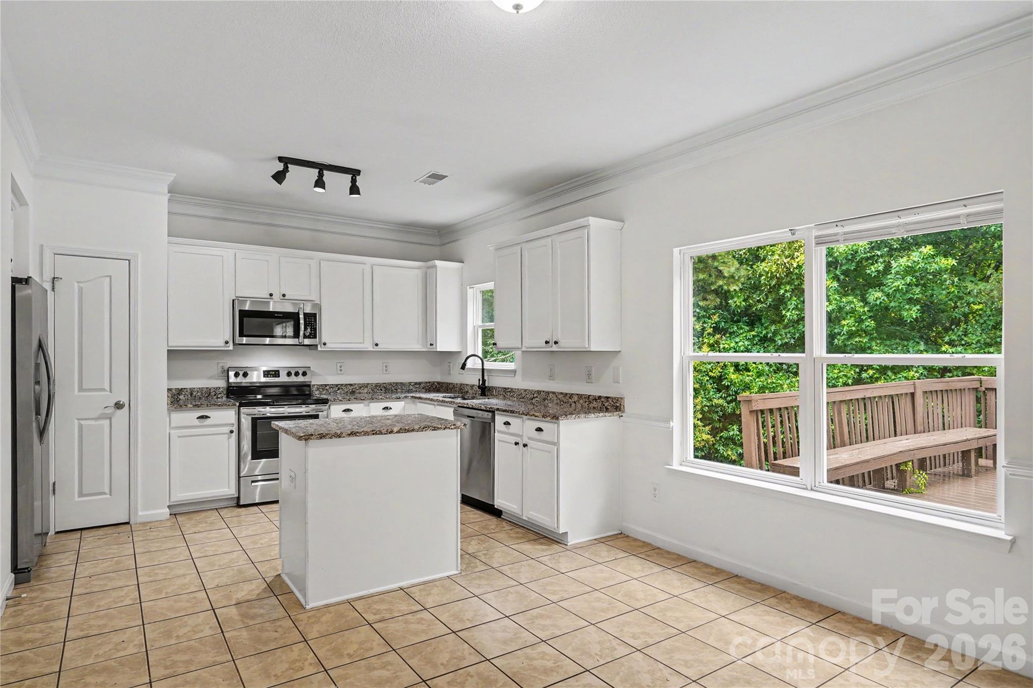 Home for sale at 2823 Forest Grove Court, Charlotte, NC — photo 4 of 17
