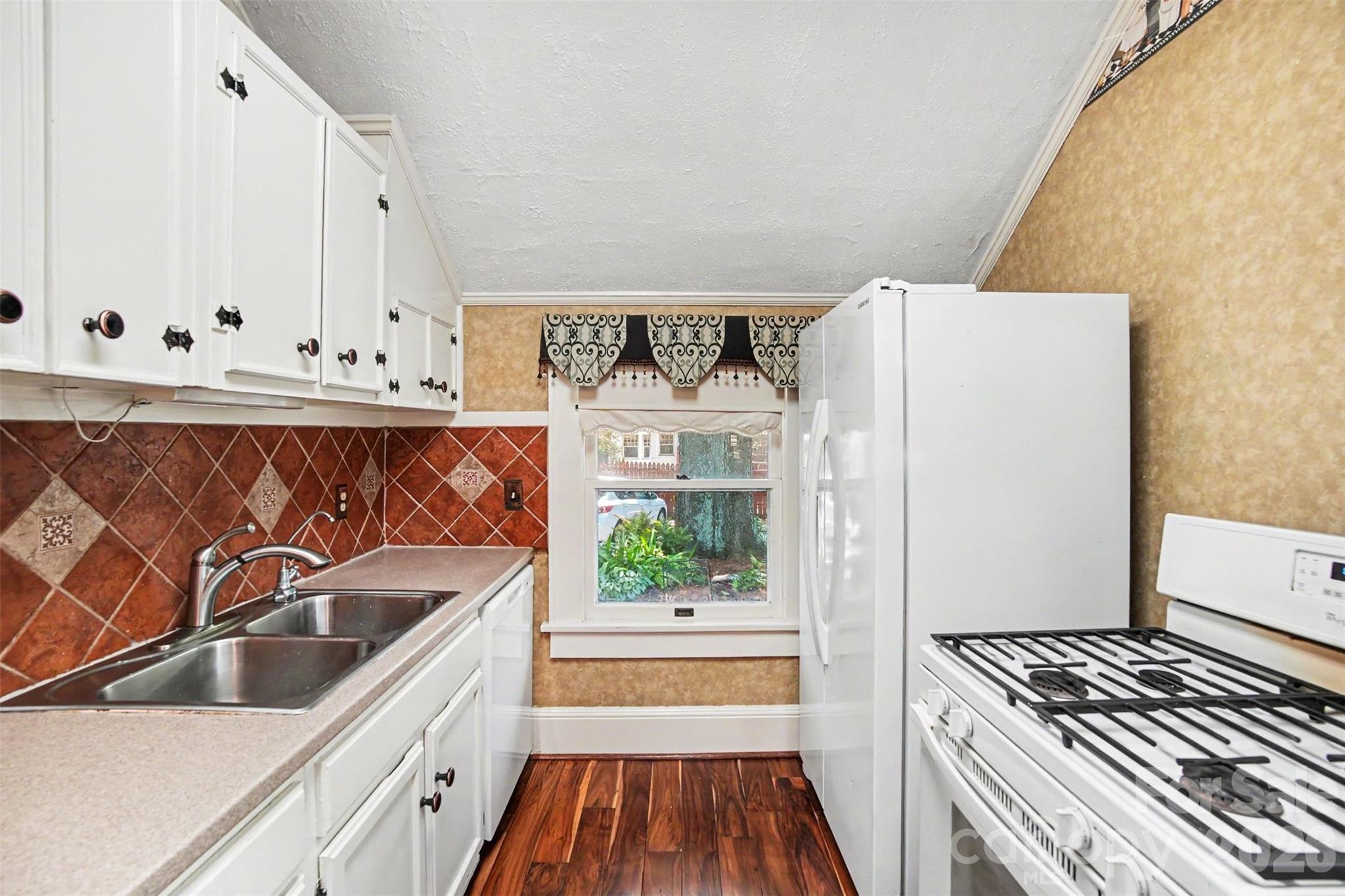 415 W 5th Avenue, Gastonia, NC - photo 11 of 31