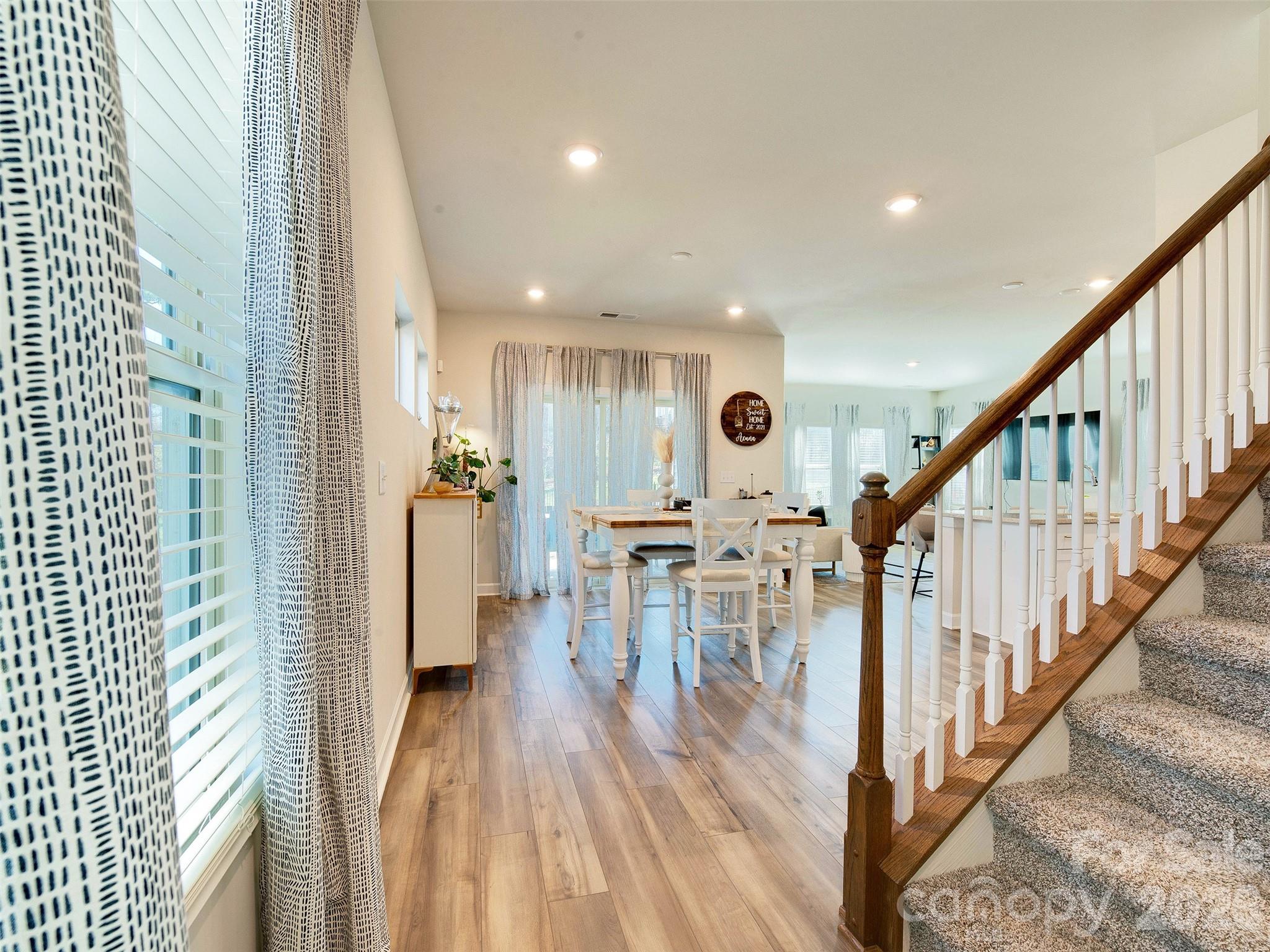 Photo 4 of 4009 Woodland View Drive, Charlotte, NC