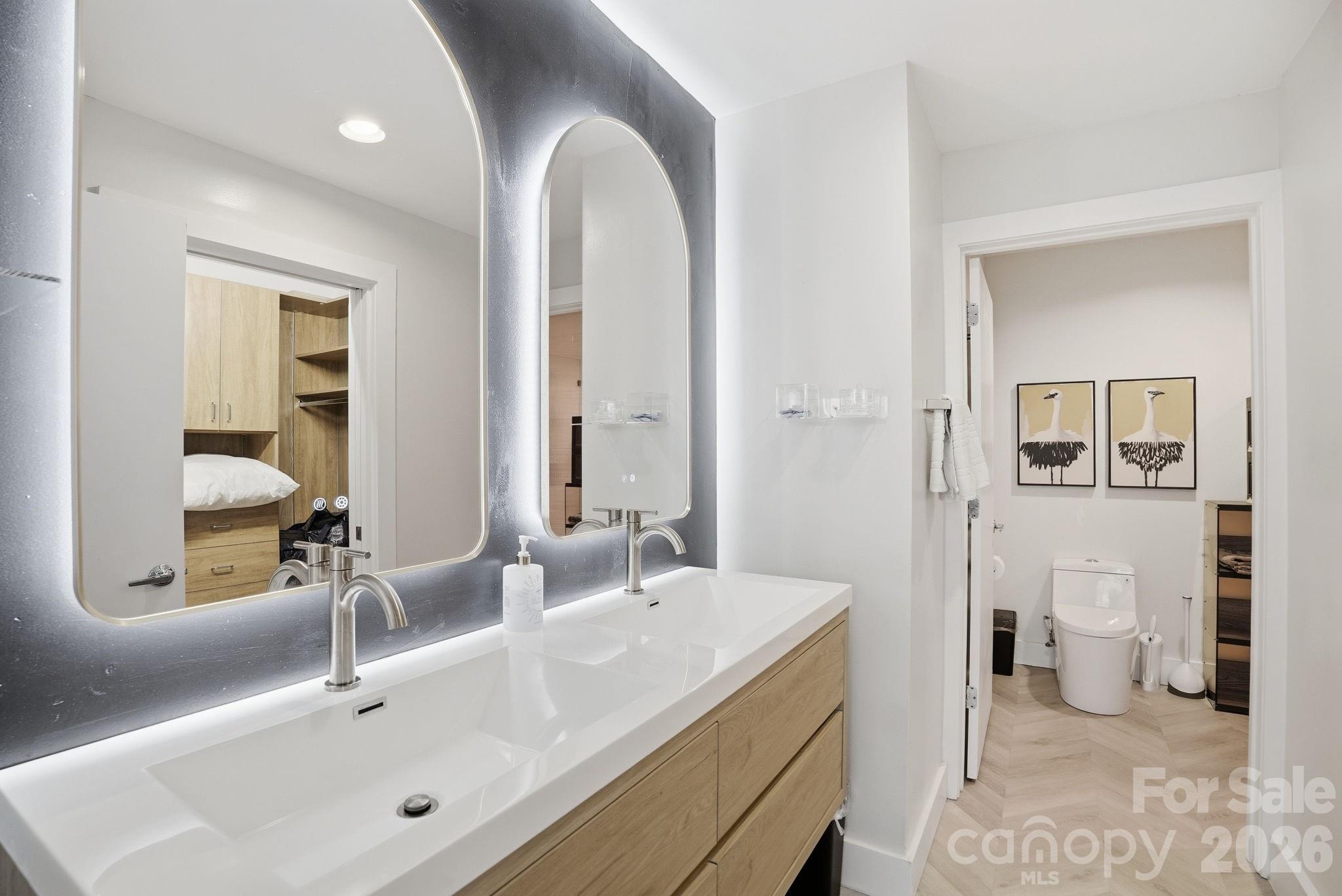 Photo 3 of 505 E 6th Street1006, Charlotte, NC