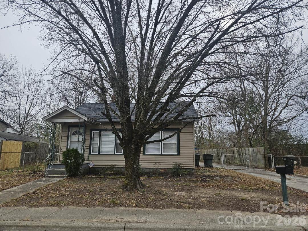 Exterior of 1025 Gaston Avenue, Gastonia, NC