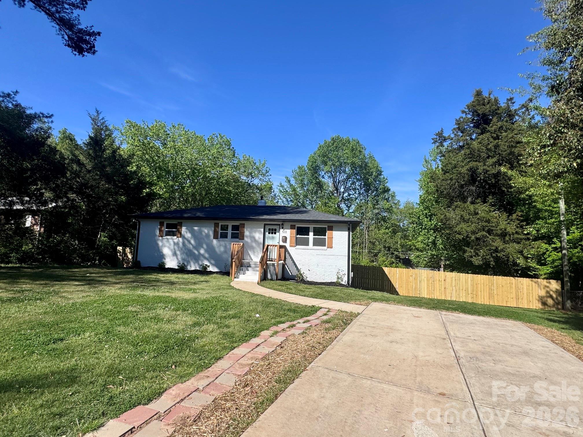 Photo 3 of 533 Frank Drive, Charlotte, NC