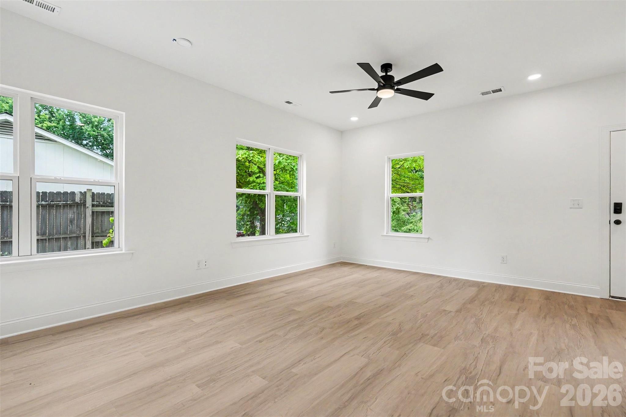 Home for sale at 327 Whispering Pines Drive, Charlotte, NC — photo 11 of 26