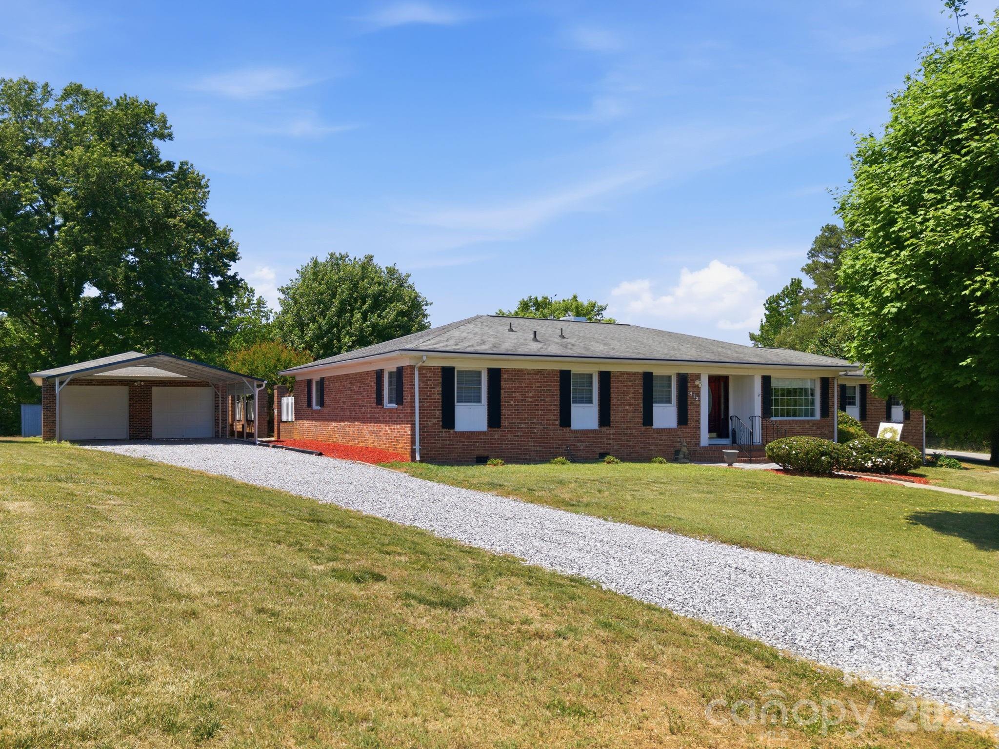 Photo 3 of 912 Briggs Street NW, Valdese, NC