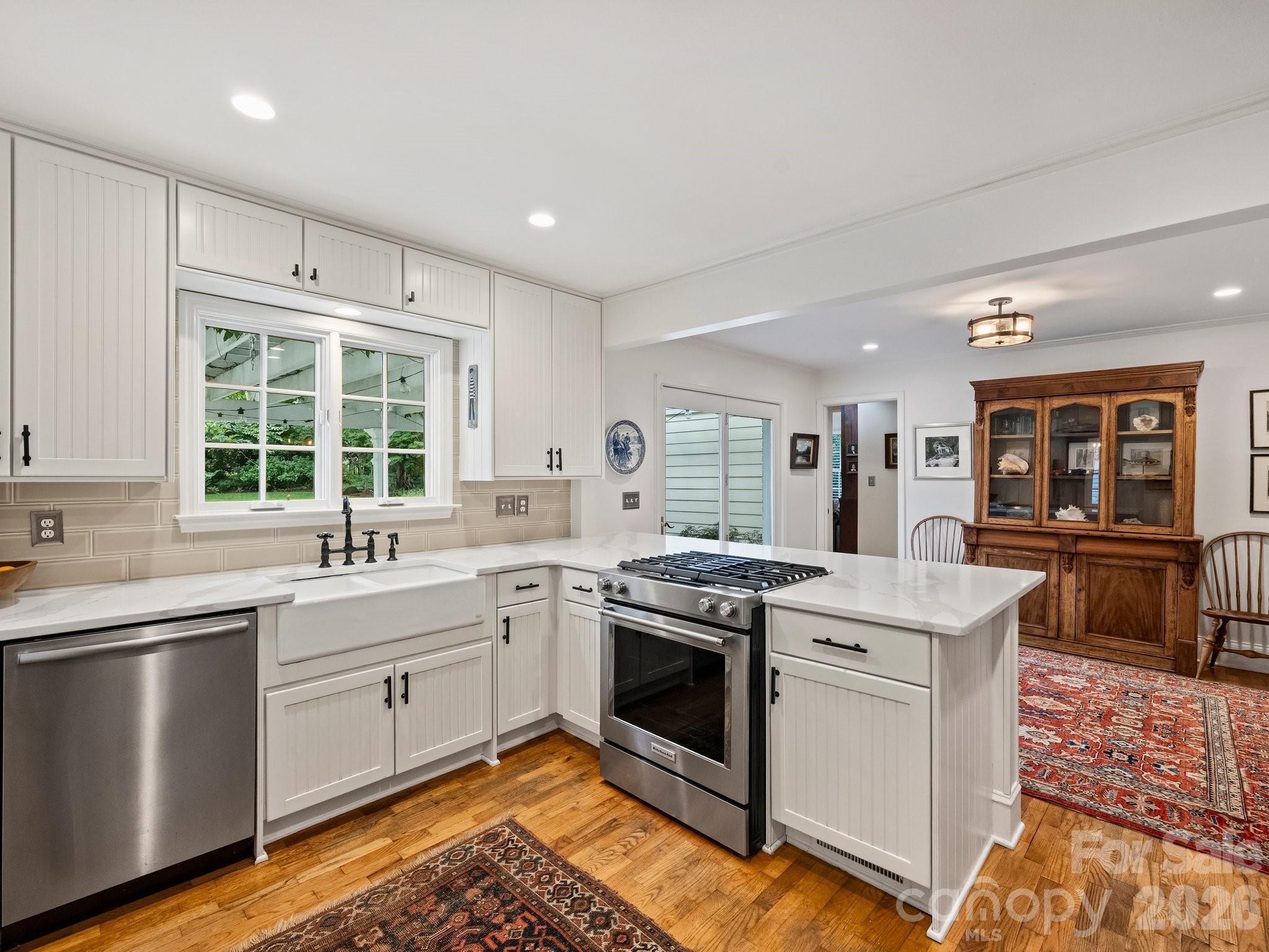Photo 11 of 2126 Cumberland Avenue, Charlotte, NC