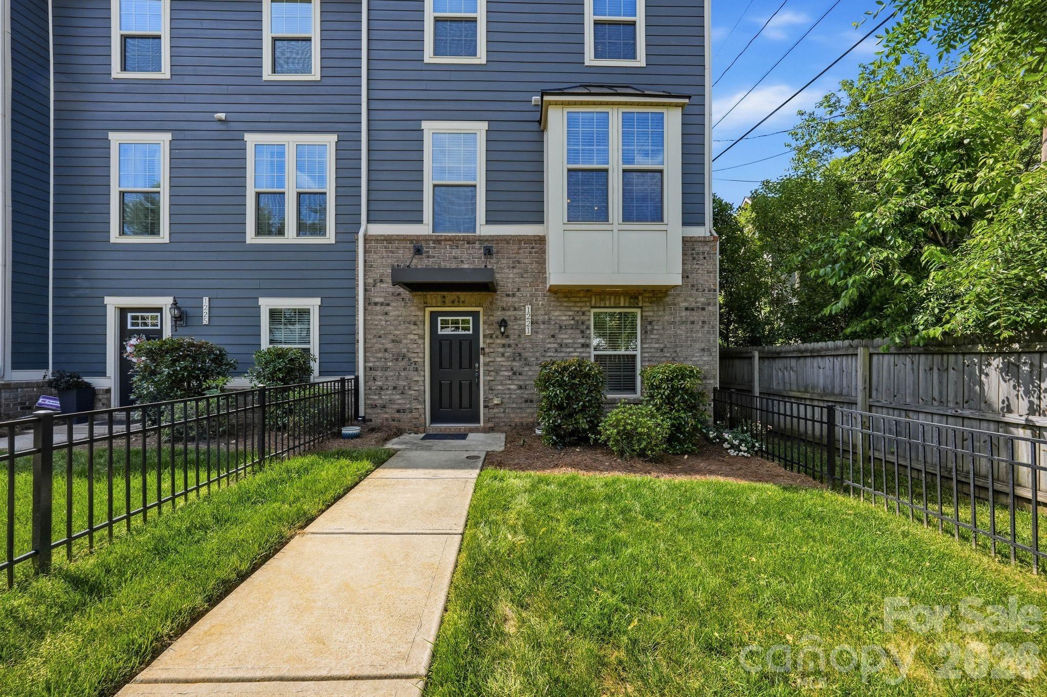 1221 Queen Lyon Court, Charlotte, NC - photo 2 of 46