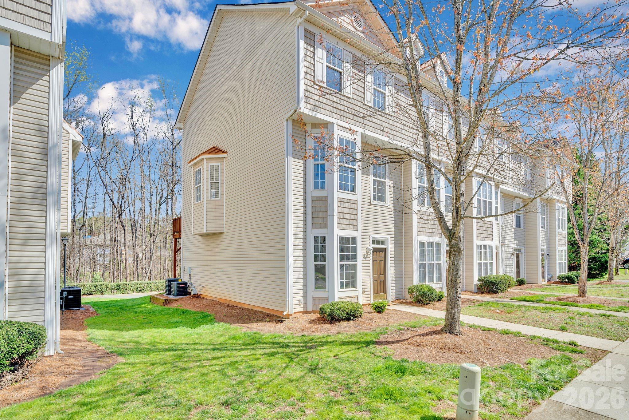 Photo 2 of 8131 Kings Creek Drive, Charlotte, NC
