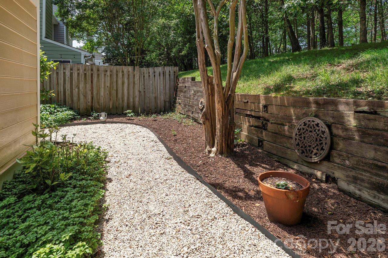 Photo 21 of 5935 Fitzwilliams Lane, Charlotte, NC