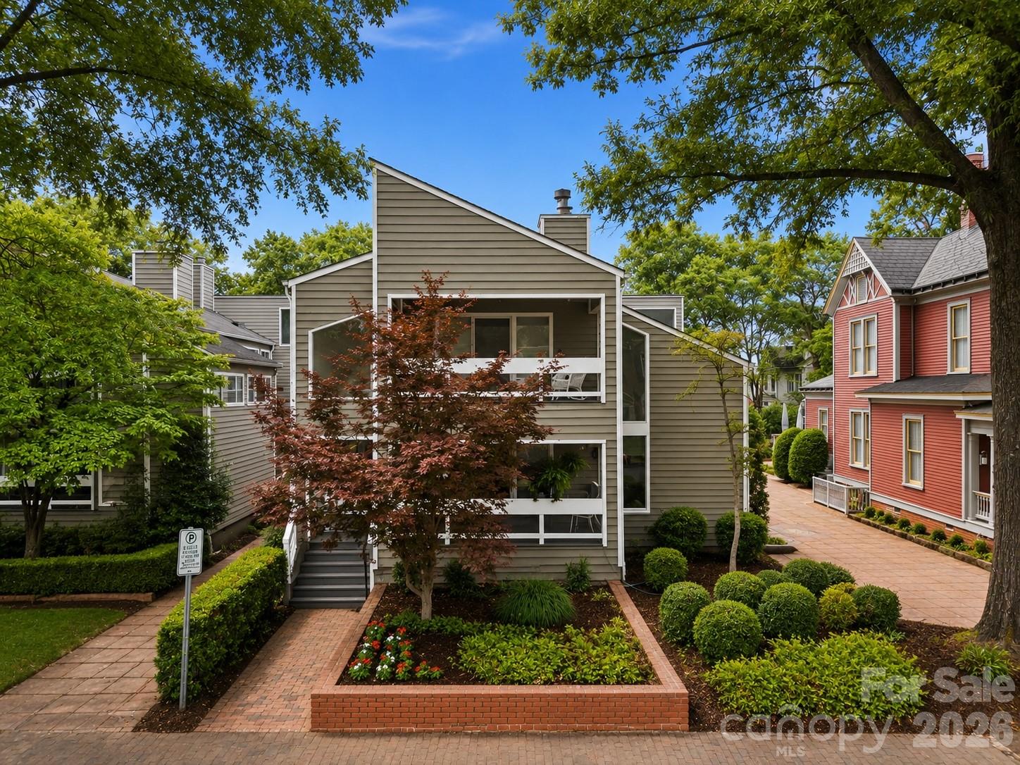 Home for sale at 517 N Poplar Street, Charlotte, NC — photo 1 of 45