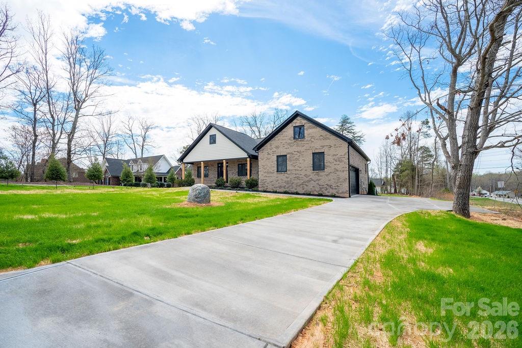Photo 3 of 1500 Avalon Oaks Court, Dallas, NC