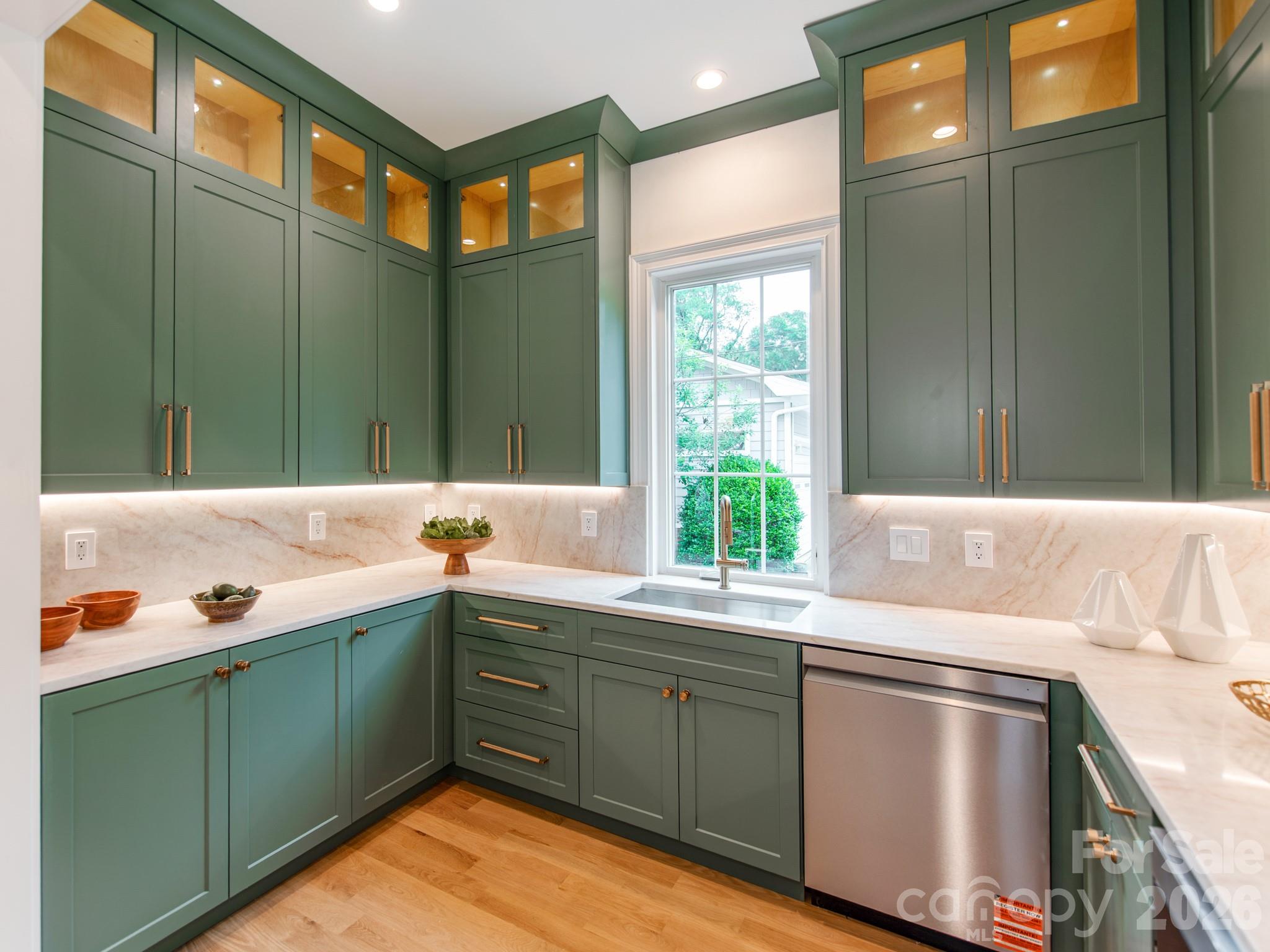 Photo 14 of 4627 Water Oak Road, Charlotte, NC
