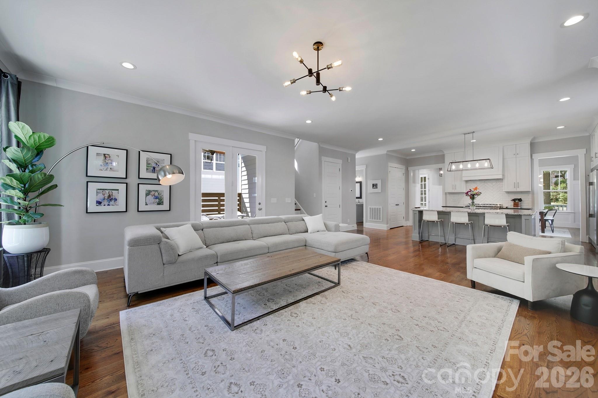 Home for sale at 3015 Commonwealth Avenue, Charlotte, NC — photo 11 of 33