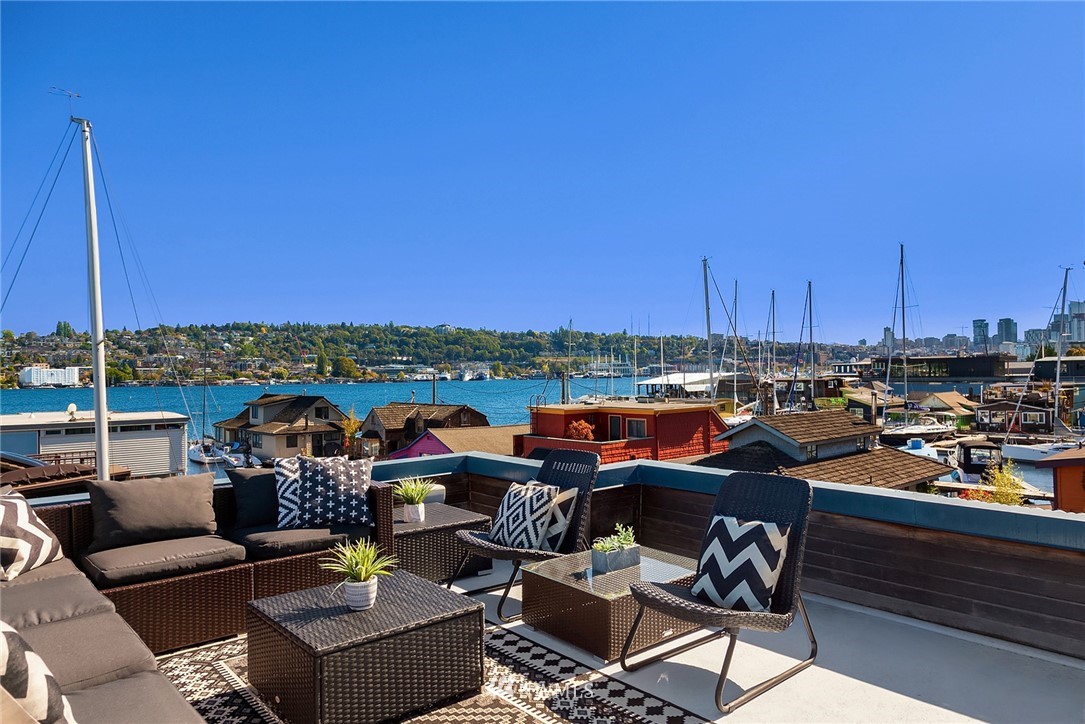 Houseboats & Floating Homes - Special Agents Realty