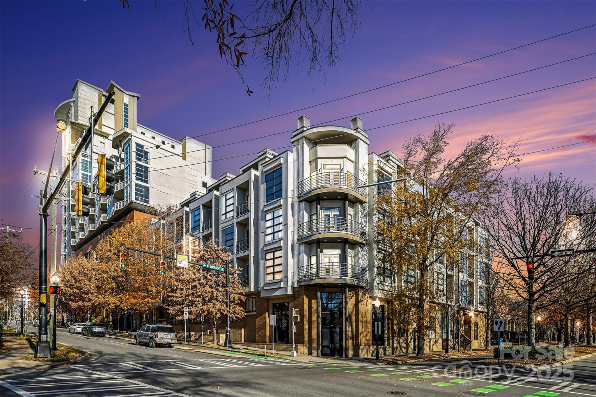 Photo 2 of 505 E 6th Street1003, Charlotte, NC