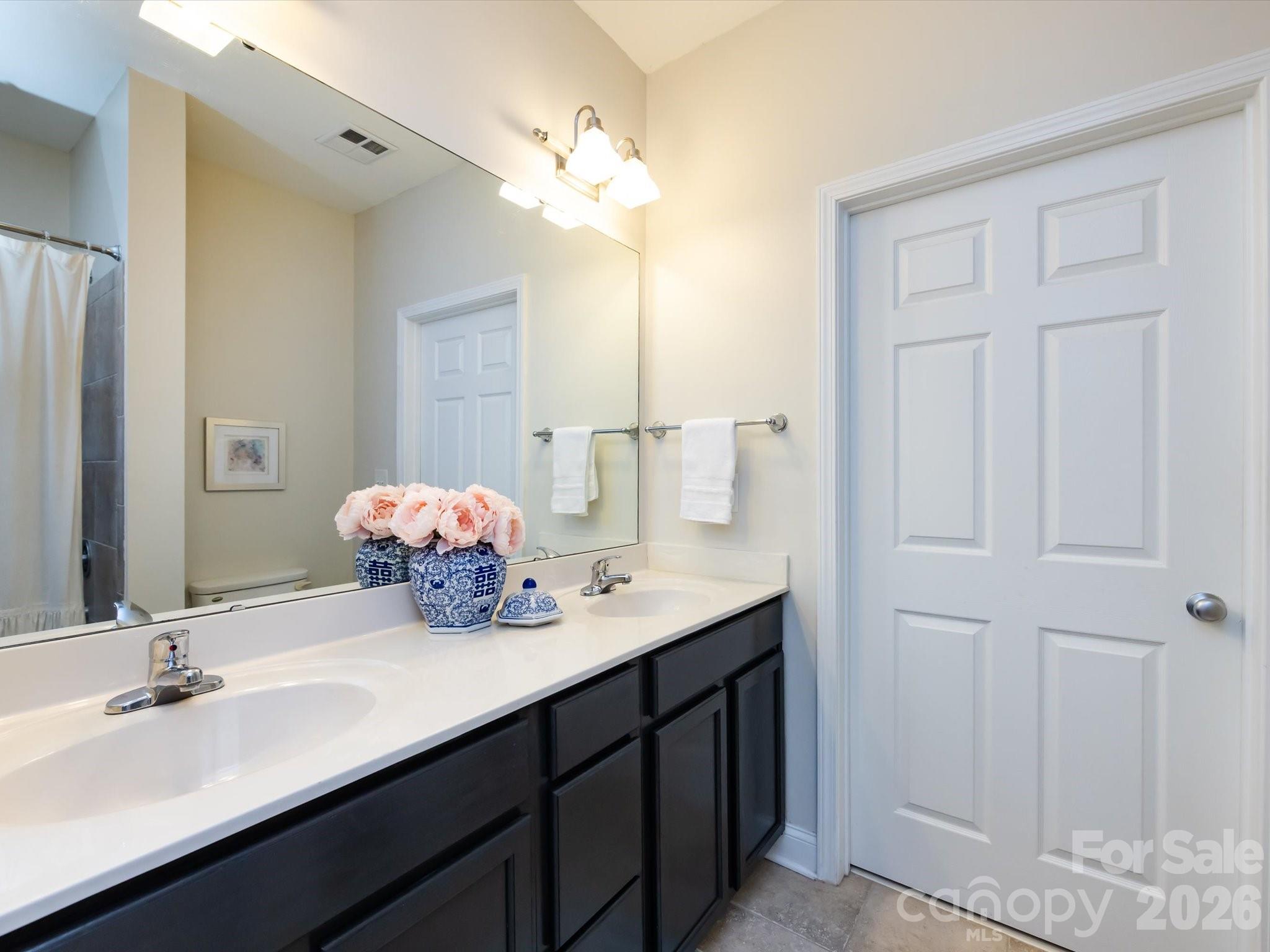 Photo 20 of 1000 E Woodlawn Road113, Charlotte, NC
