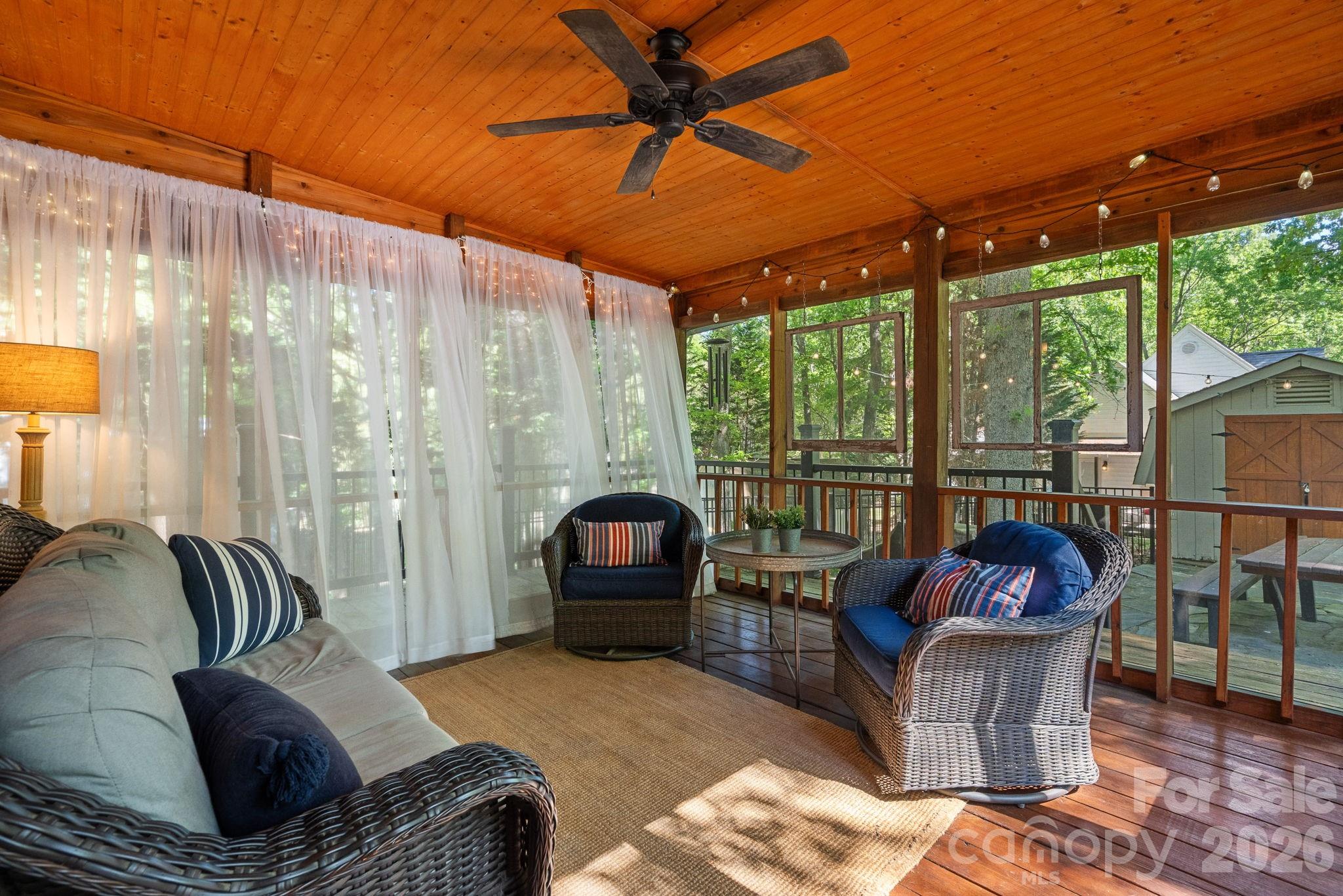 817 Bent Wood Court, Matthews, NC