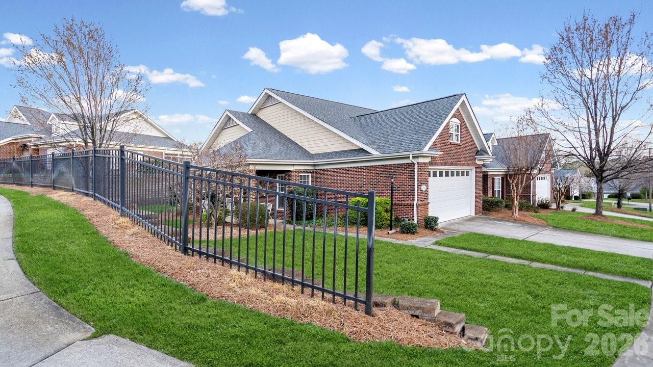 Photo 4 of 2820 Summer Valley Court, Charlotte, NC