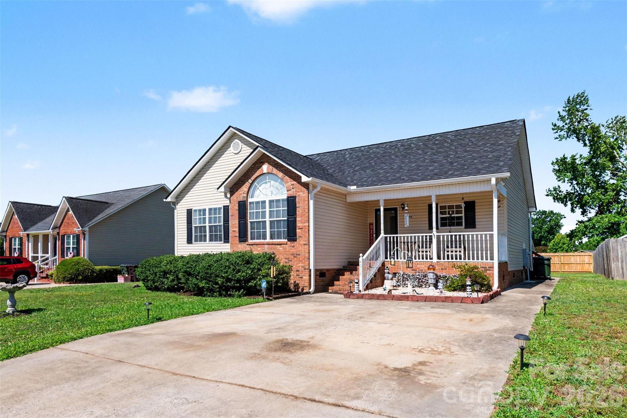 Photo 3 of 4008 Woodleigh Drive, Rock Hill, SC