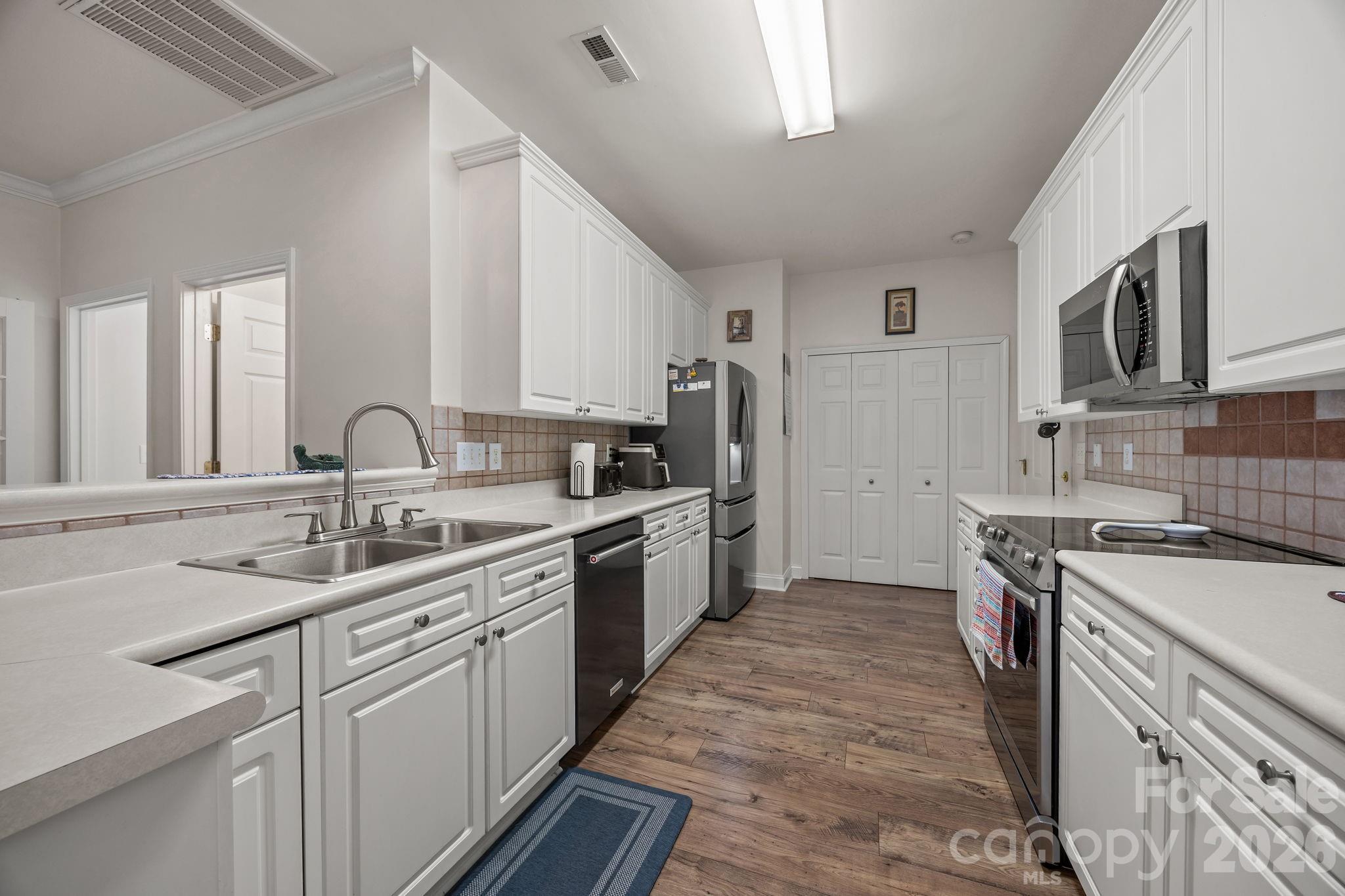 13323 Mint Lake Drive, Matthews, NC - photo 8 of 25