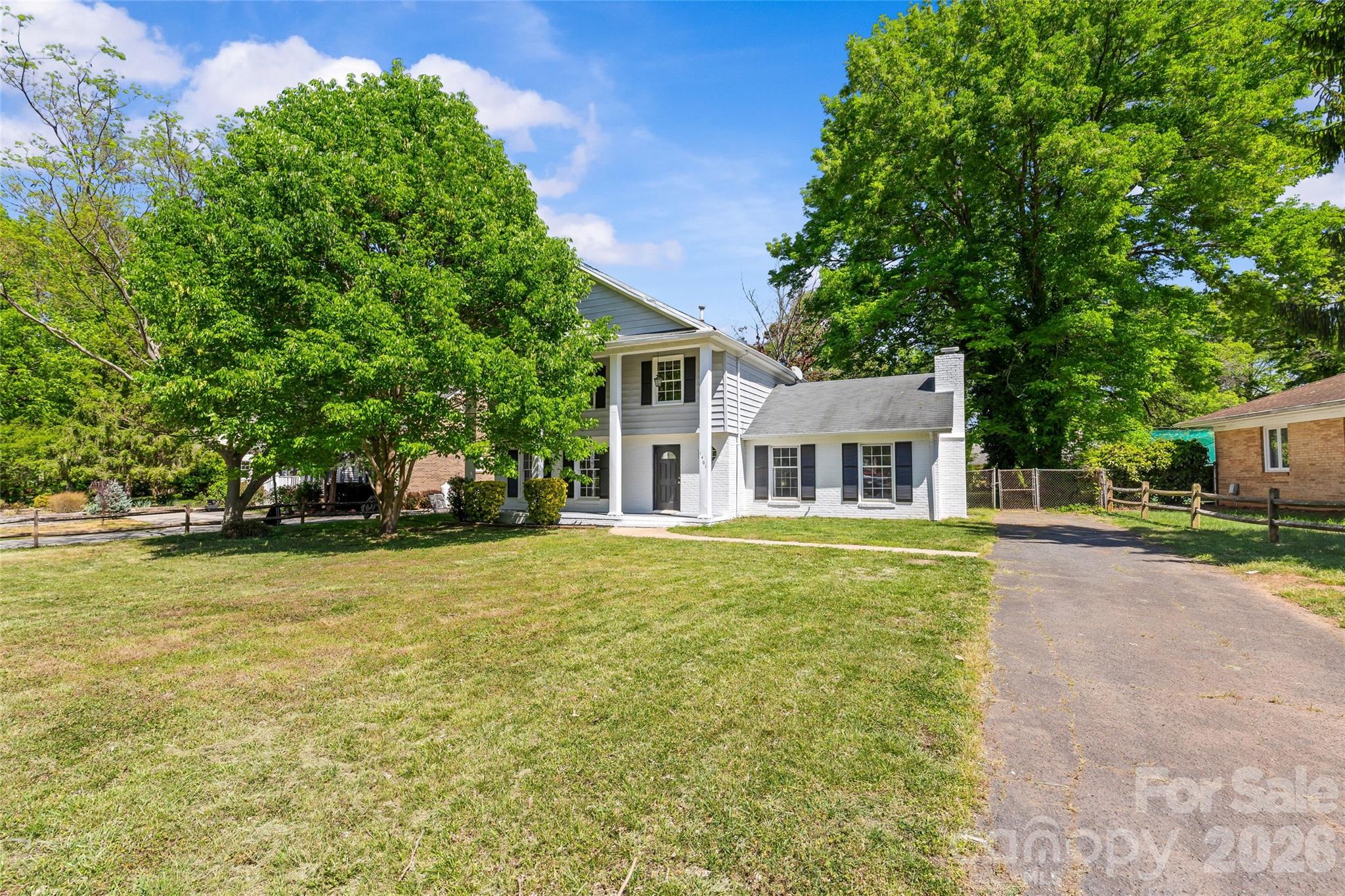 Photo 3 of 1401 Cedarwood Lane, Charlotte, NC