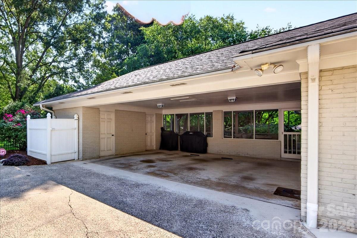 Photo 38 of 1128 Court Drive, Charlotte, NC
