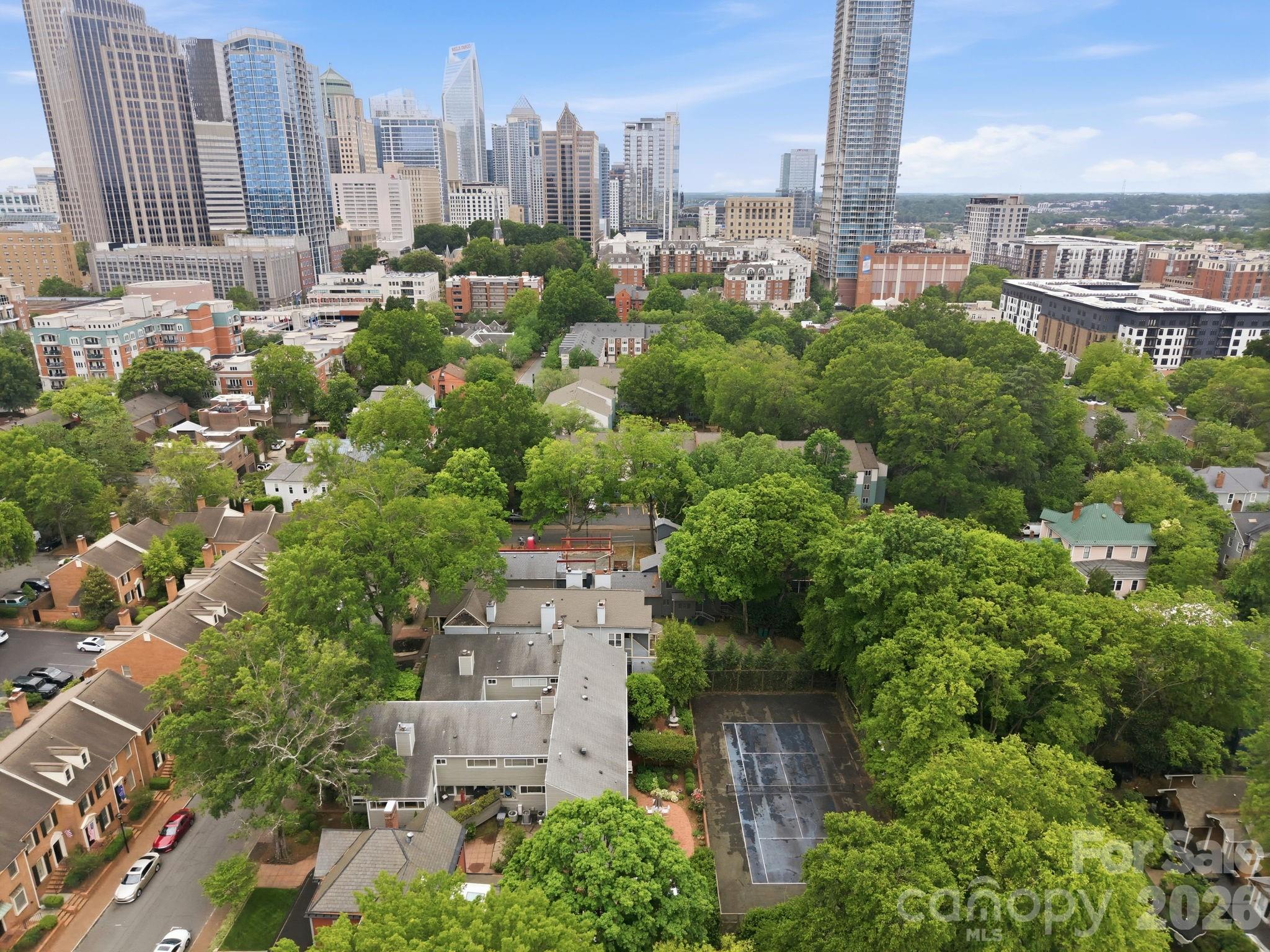 Photo 5 of 517 N Poplar Street, Charlotte, NC
