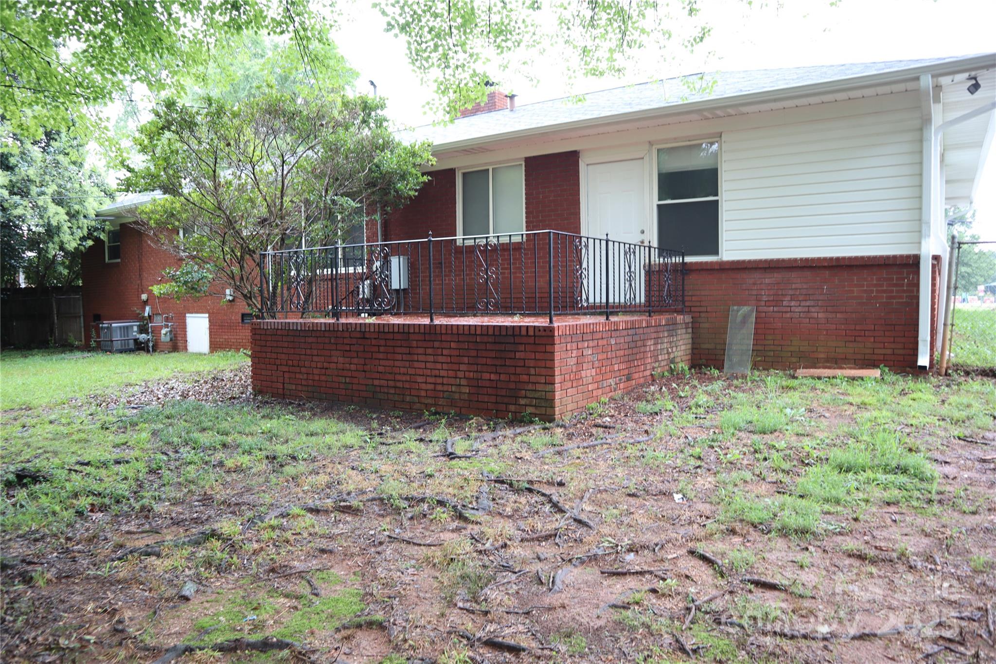 1703 Tyvola Road, Charlotte, NC - photo 2 of 18