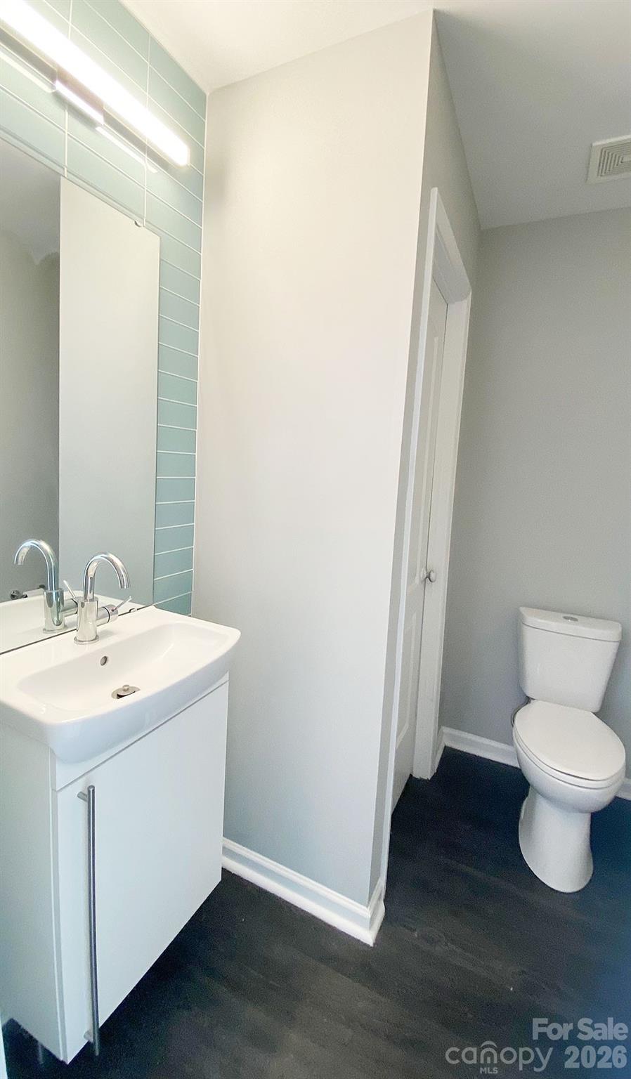 Photo 5 of 446 W Worthington Avenue, Charlotte, NC