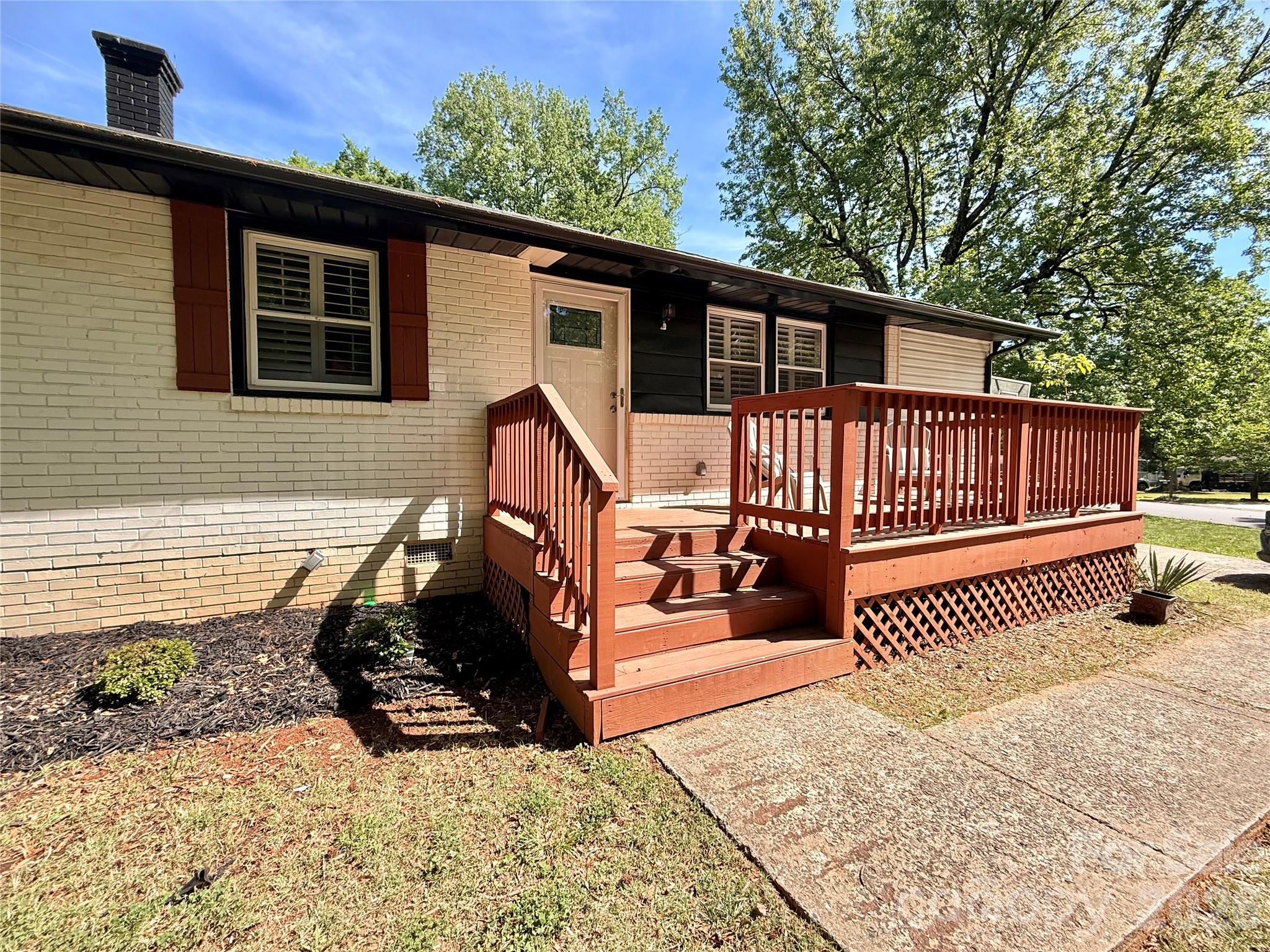 Photo 2 of 401 Rutland Drive, Charlotte, NC