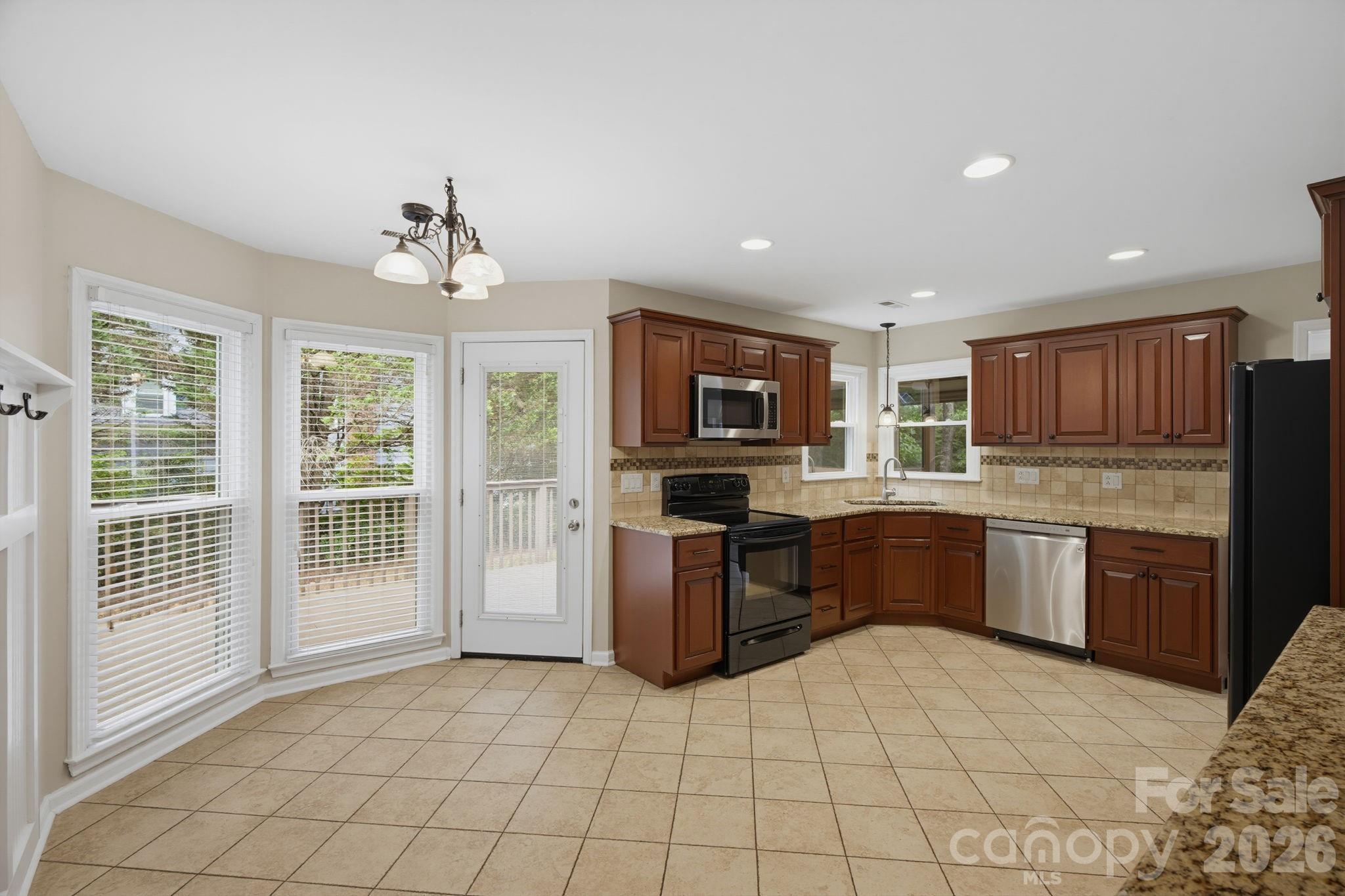 Home for sale at 6632 Elmstone Drive, Charlotte, NC — photo 11 of 38