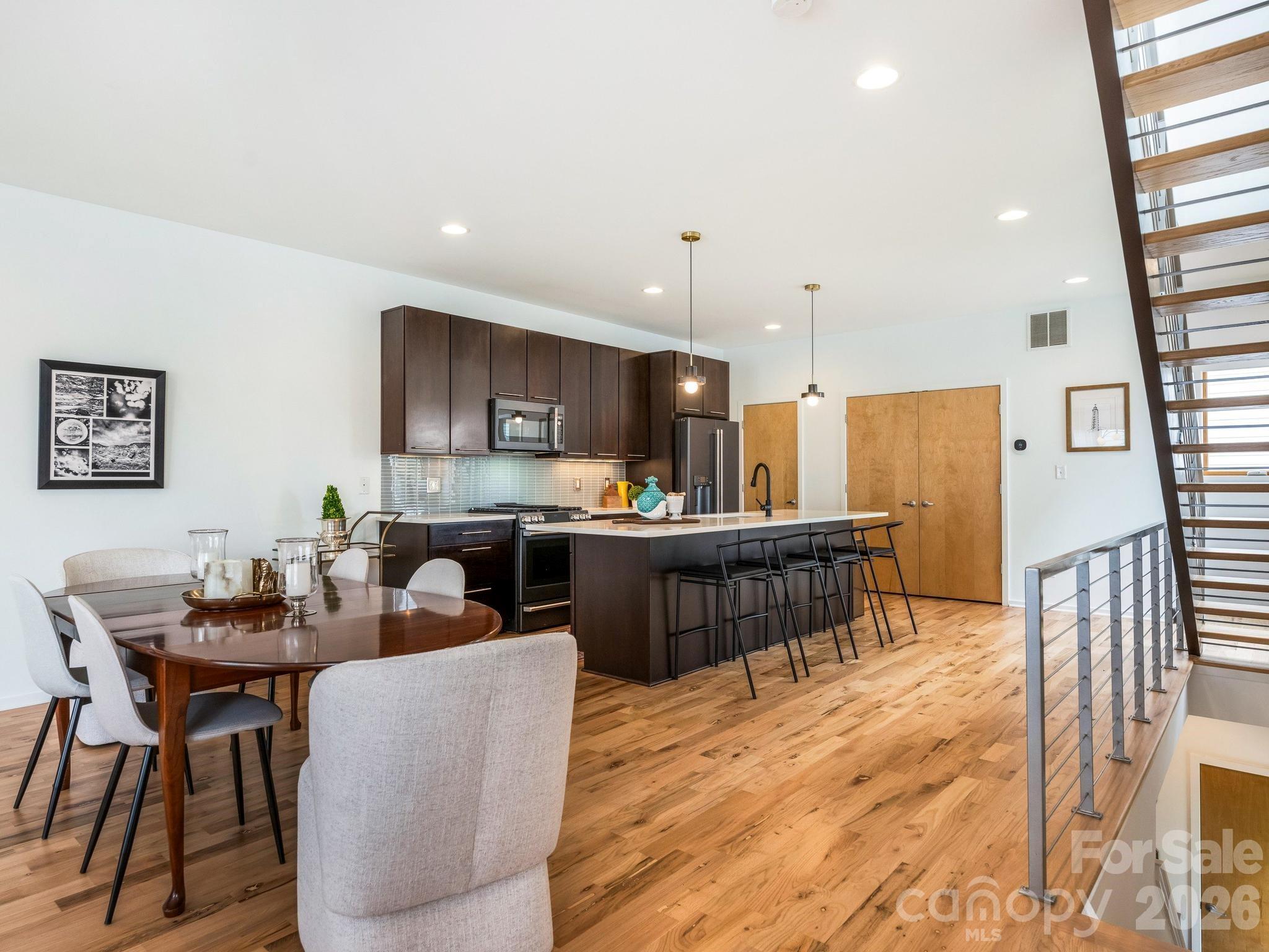 Photo 8 of 915 Westbrook Drive, Charlotte, NC