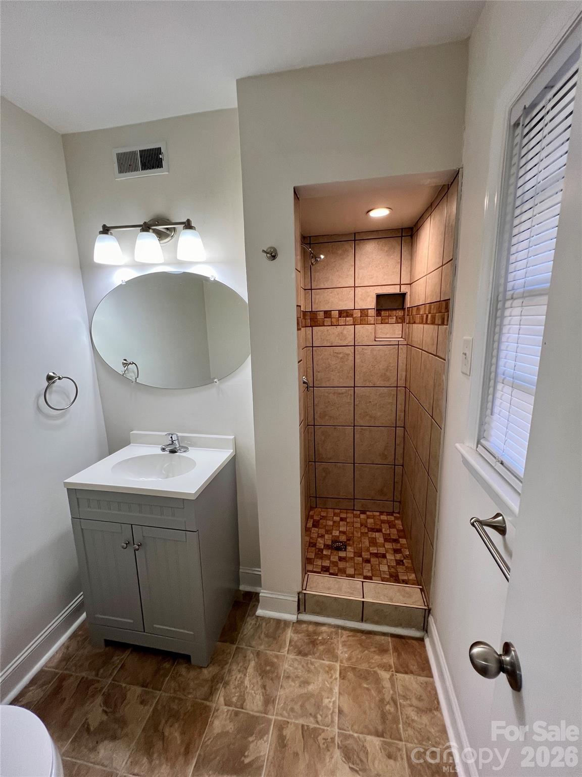 Photo 15 of 128 Woodlynn Drive, Charlotte, NC