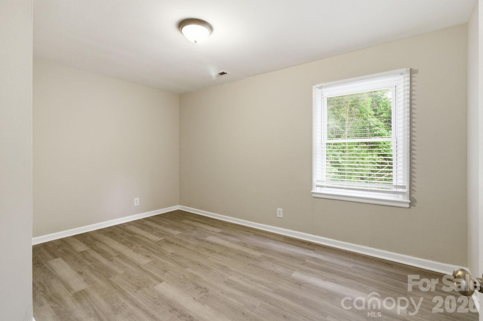 Photo 12 of 2725 Thornton Road, Charlotte, NC