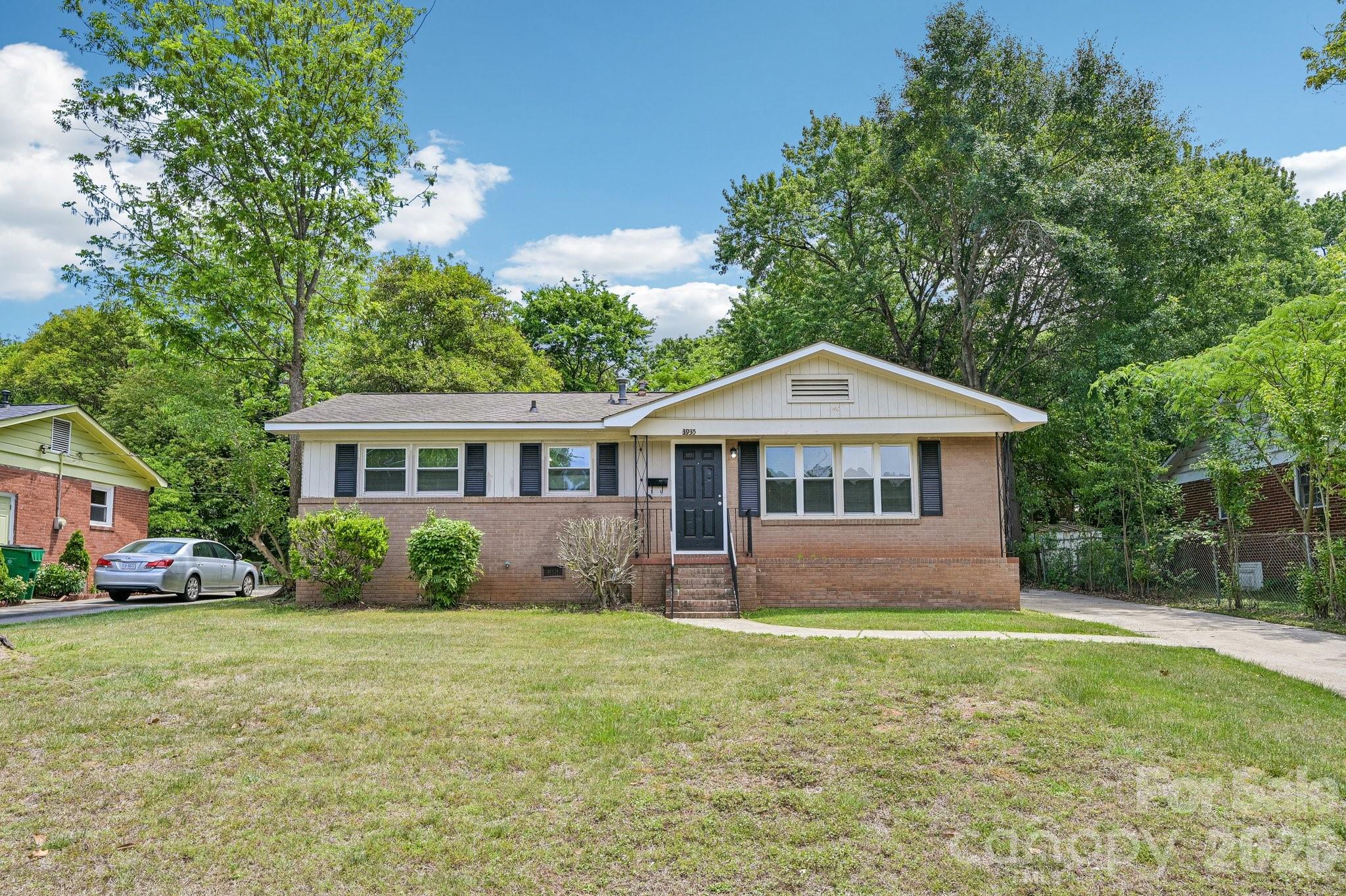 3935 Crestridge Drive, Charlotte, NC - photo 1 of 33