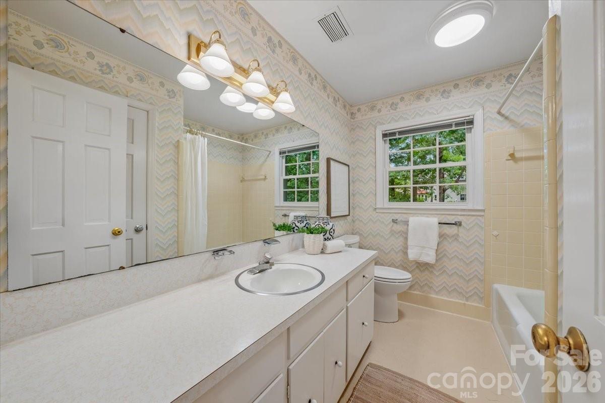 Photo 25 of 1024 Court Drive, Charlotte, NC