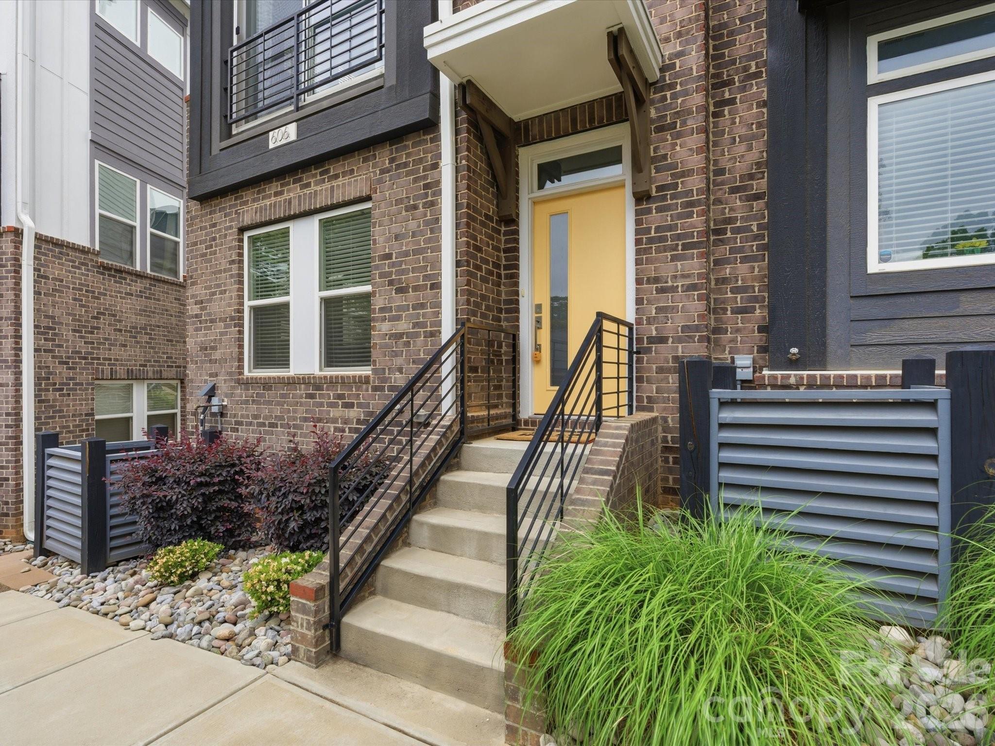 Photo 3 of 606 West End Drive, Charlotte, NC