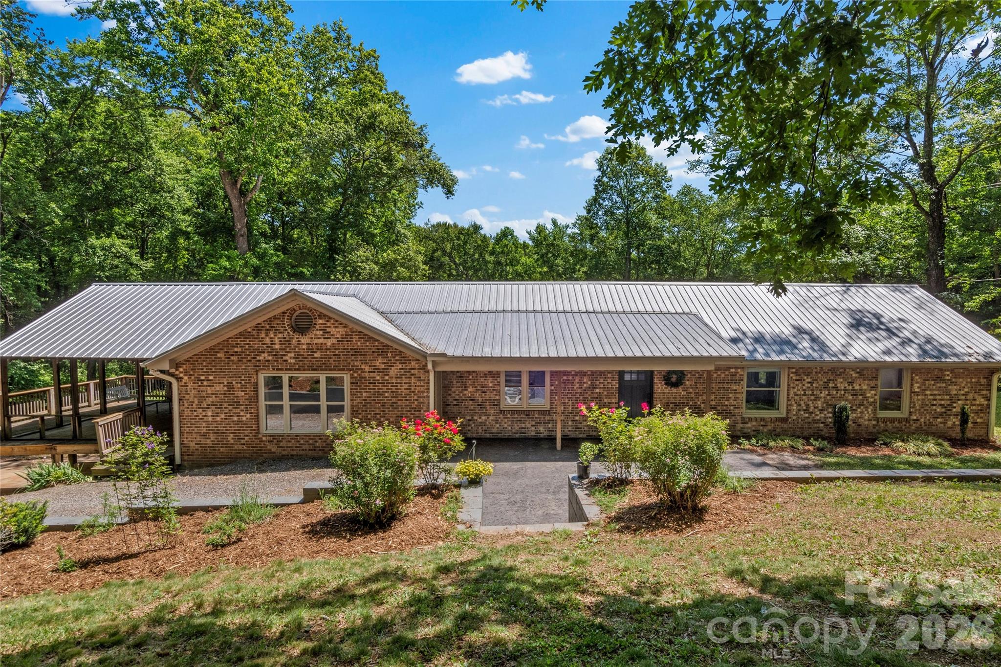 Exterior of 142 Pioneer Road, Harmony, NC