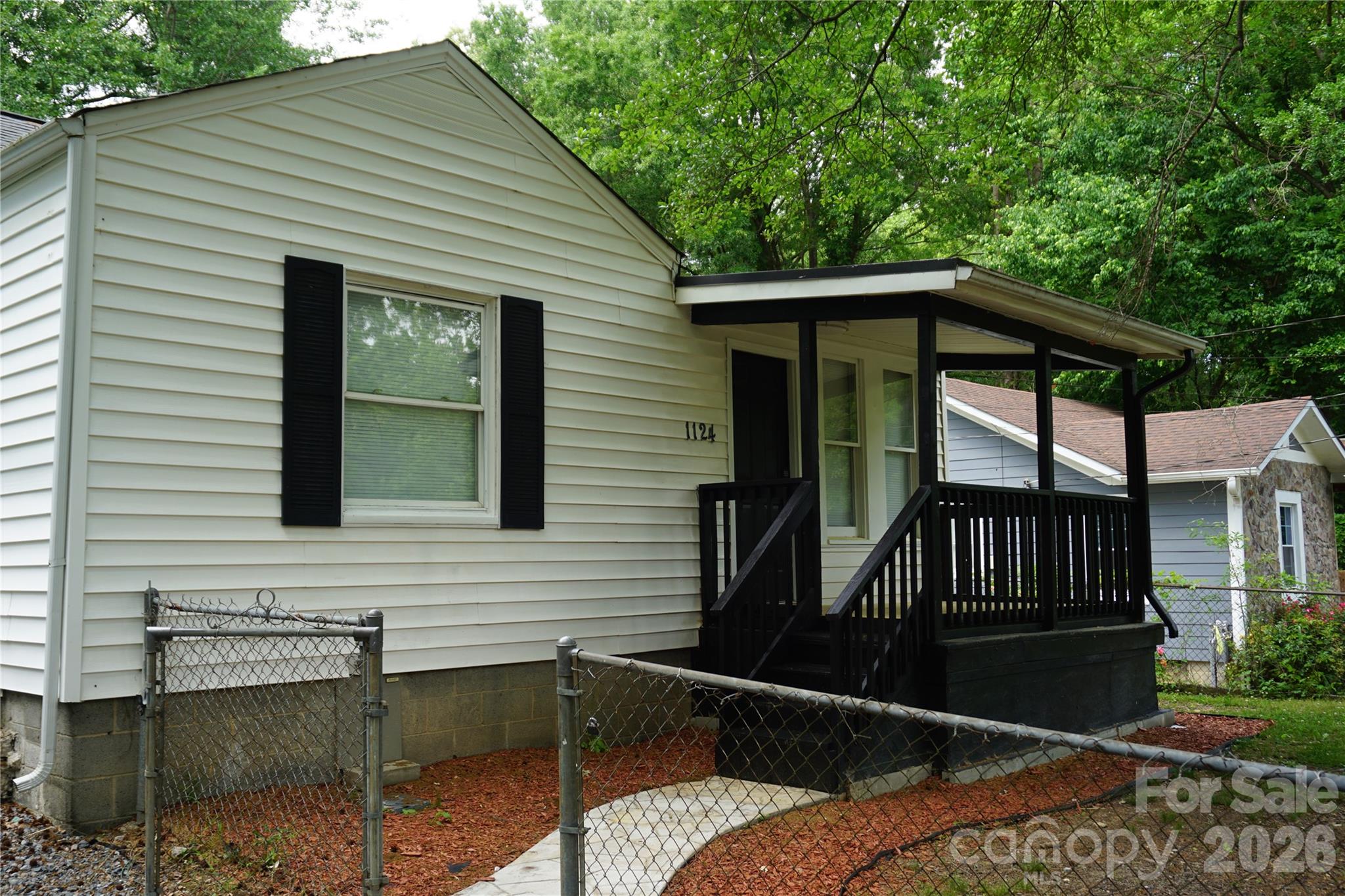 Photo 2 of 1124 W Mauney Avenue, Gastonia, NC