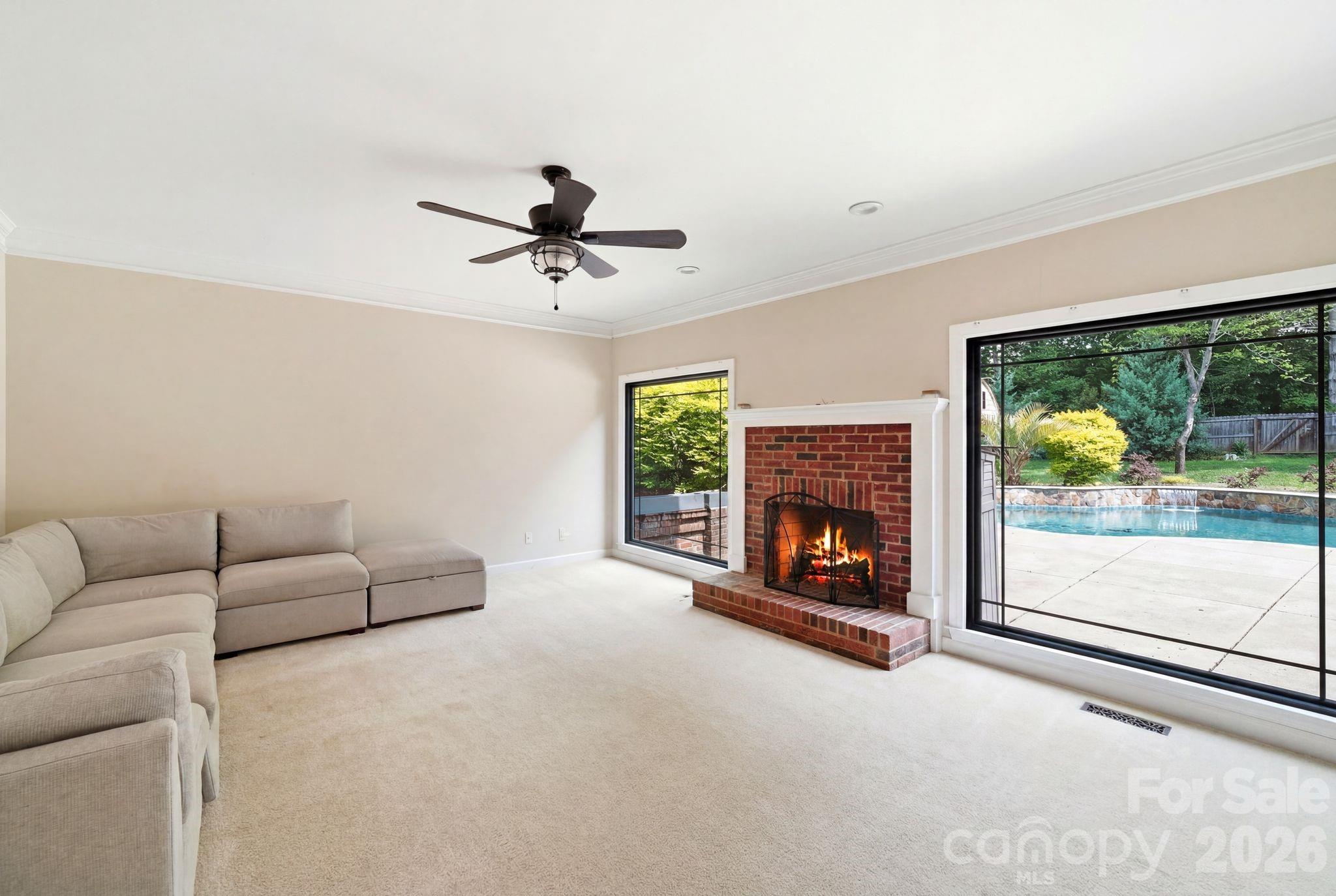 Home for sale at 6821 Hollow Oak Drive, Charlotte, NC — photo 14 of 38