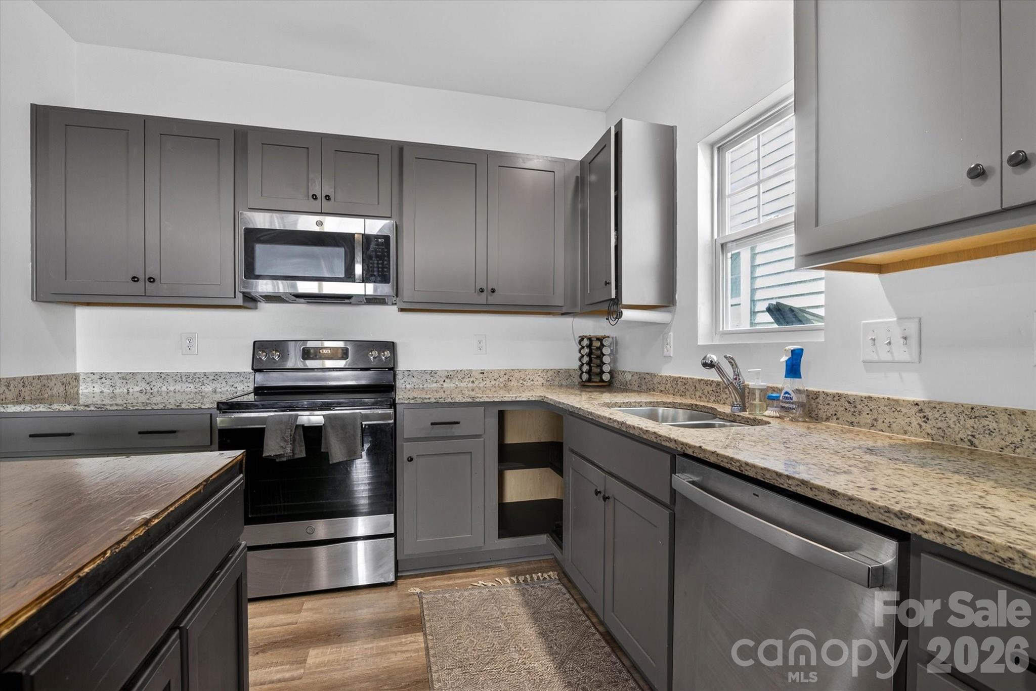 Photo 14 of 548 Kingsway Circle, Charlotte, NC