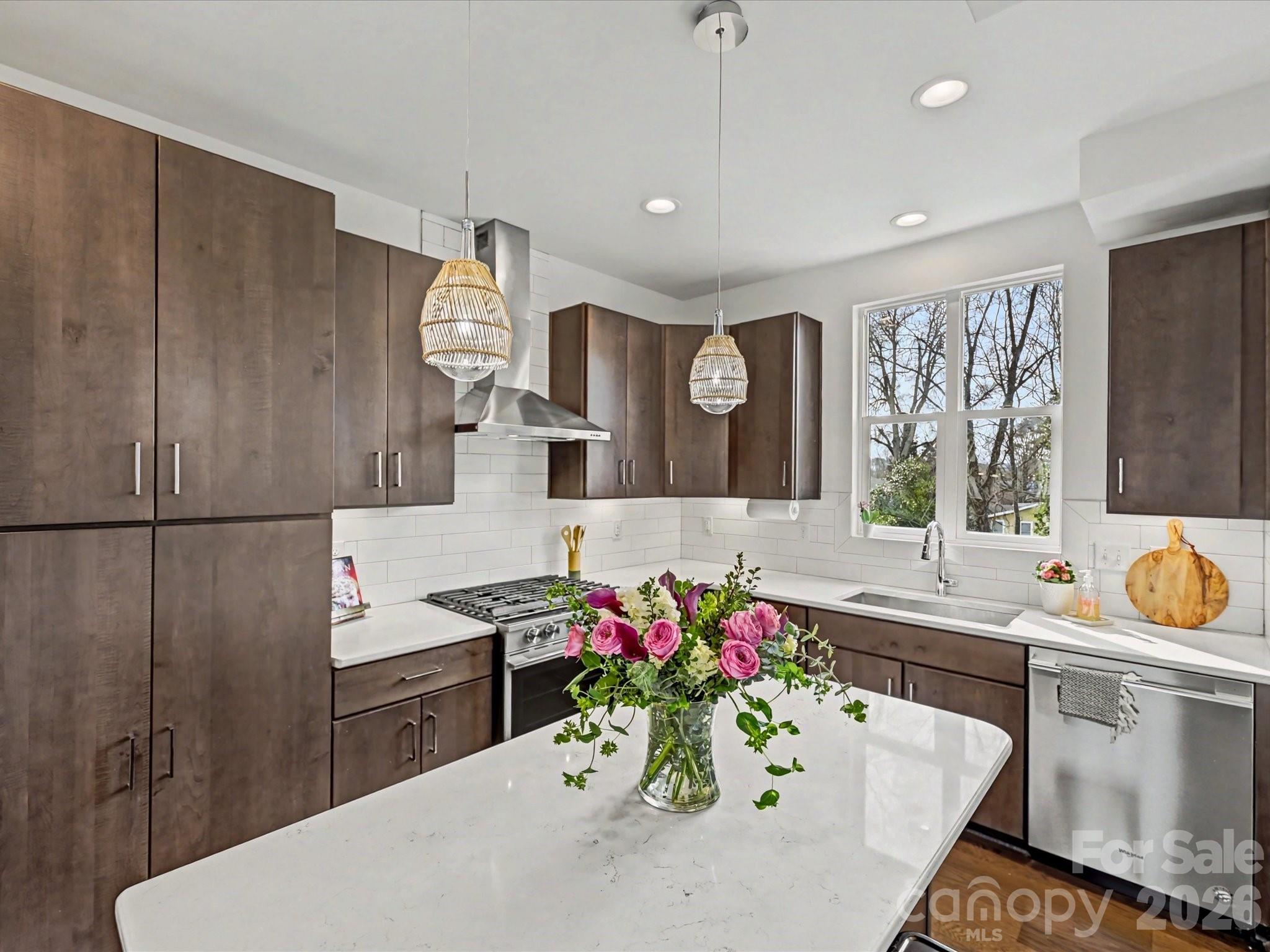 139 S Bruns Avenue, Charlotte, NC - photo 9 of 34