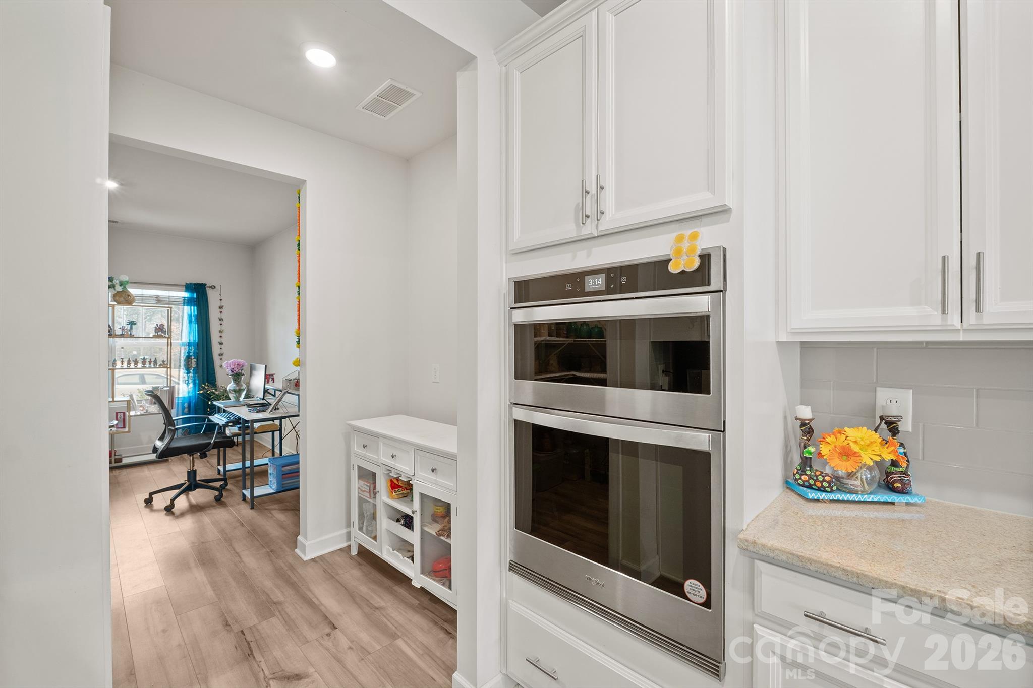 Photo 5 of 13022 KENWORTH Road, Charlotte, NC